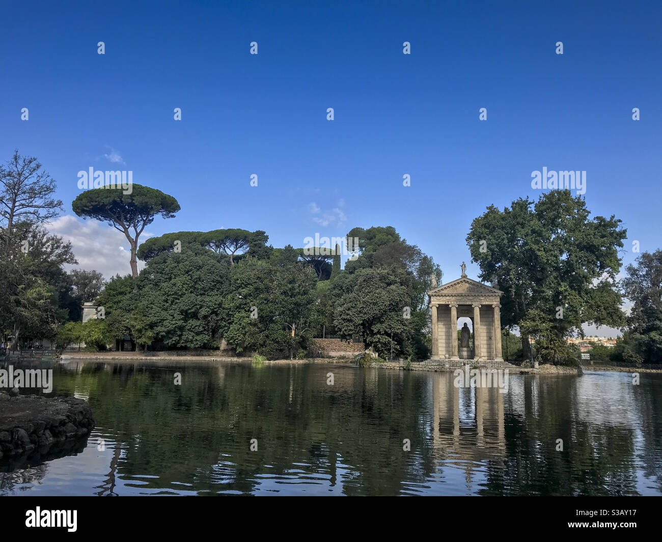 Roman square pond hi-res stock photography and images - Alamy