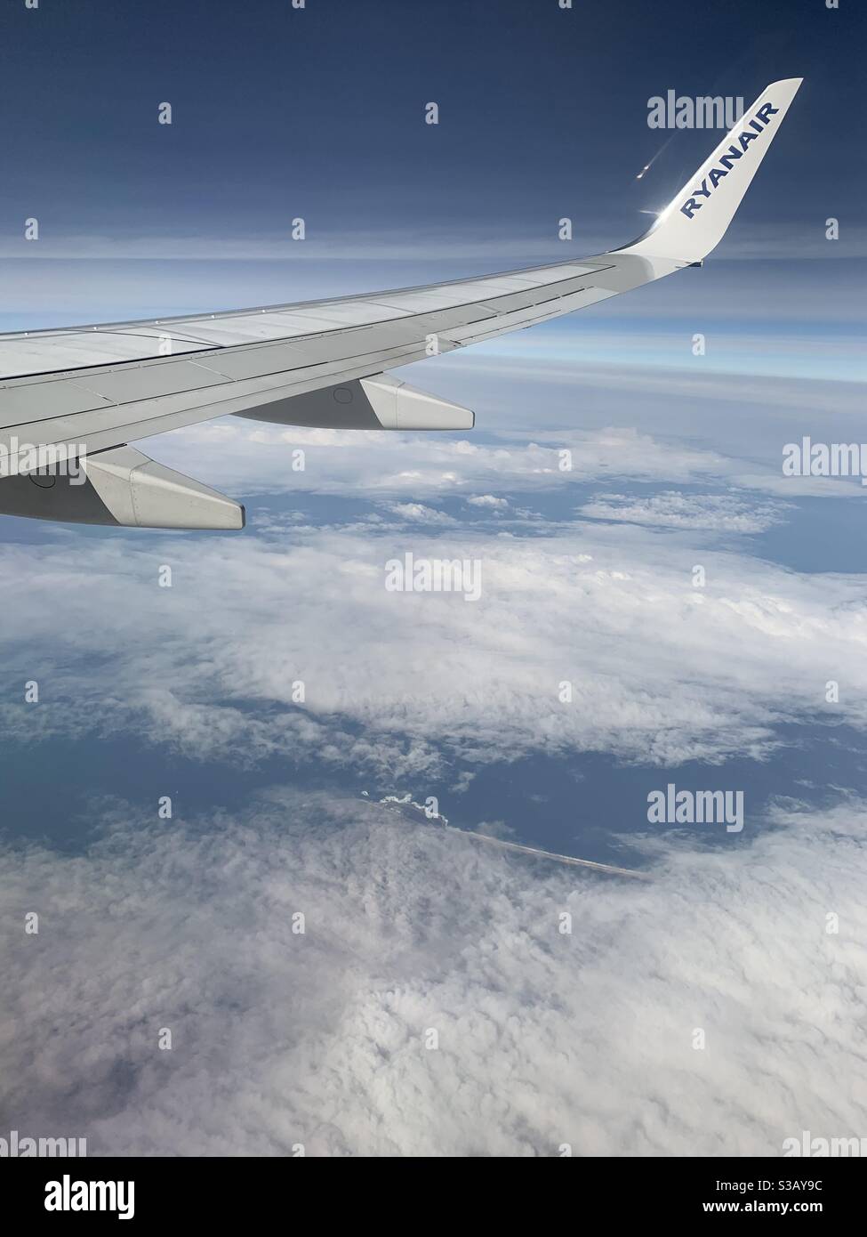 View from plane aeroplane window wing hi-res stock photography and ...