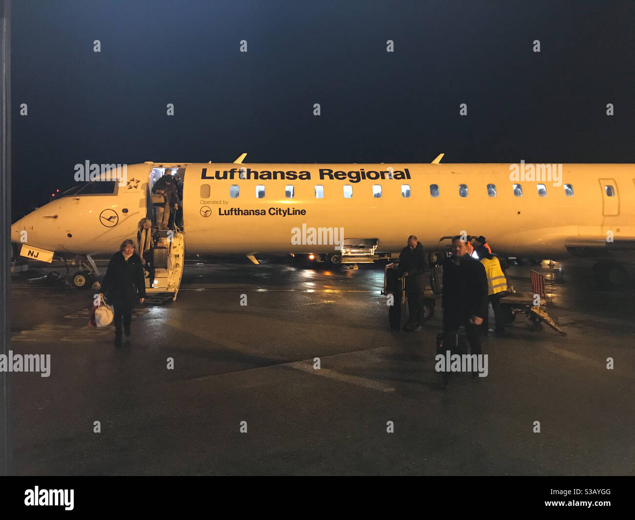 Plane disembarking hi-res stock photography and images - Alamy