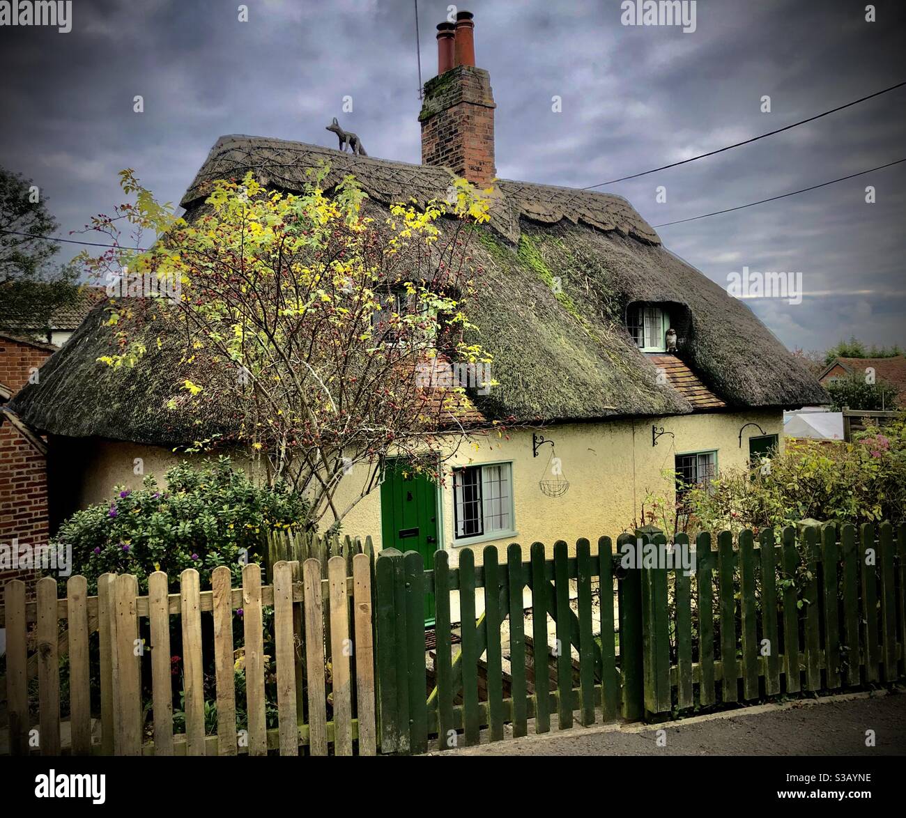 Cute Thatched Cottage High Resolution Stock Photography and Images - Alamy