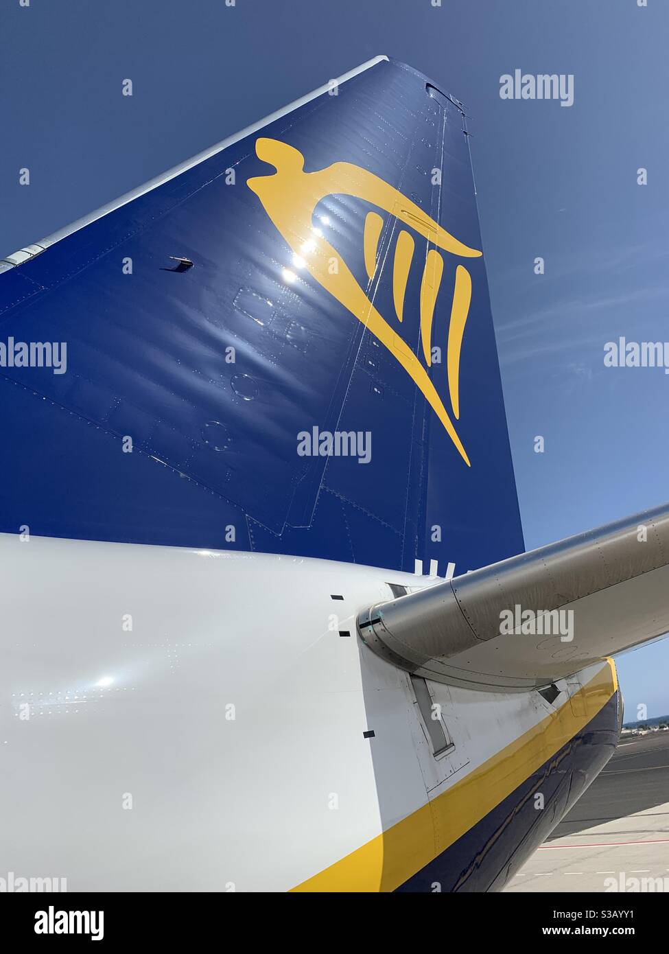 Back of a ryanair plane hi-res stock photography and images - Alamy