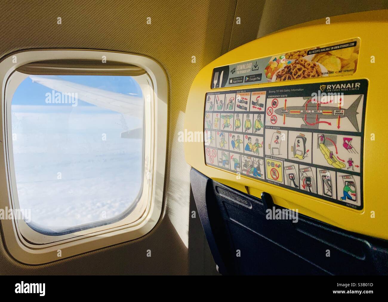 Inside a ryanair plane hi-res stock photography and images - Alamy