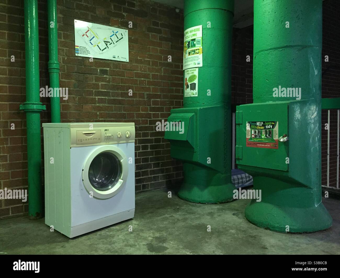 Abandoned washing machine in flats Stock Photo - Alamy