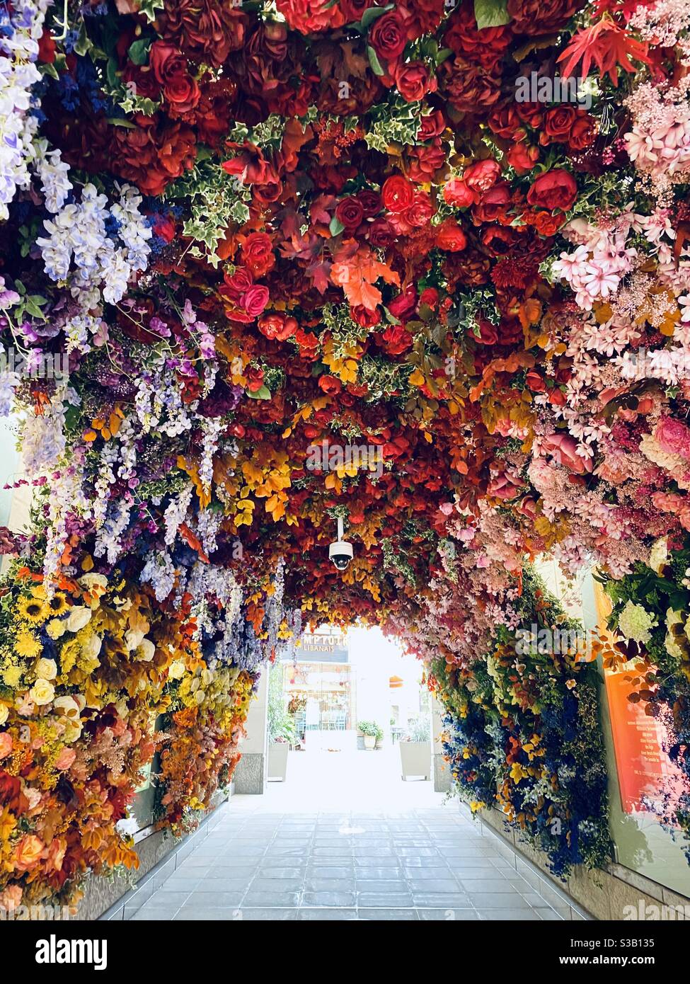 London flower arch Stock Photo - Alamy