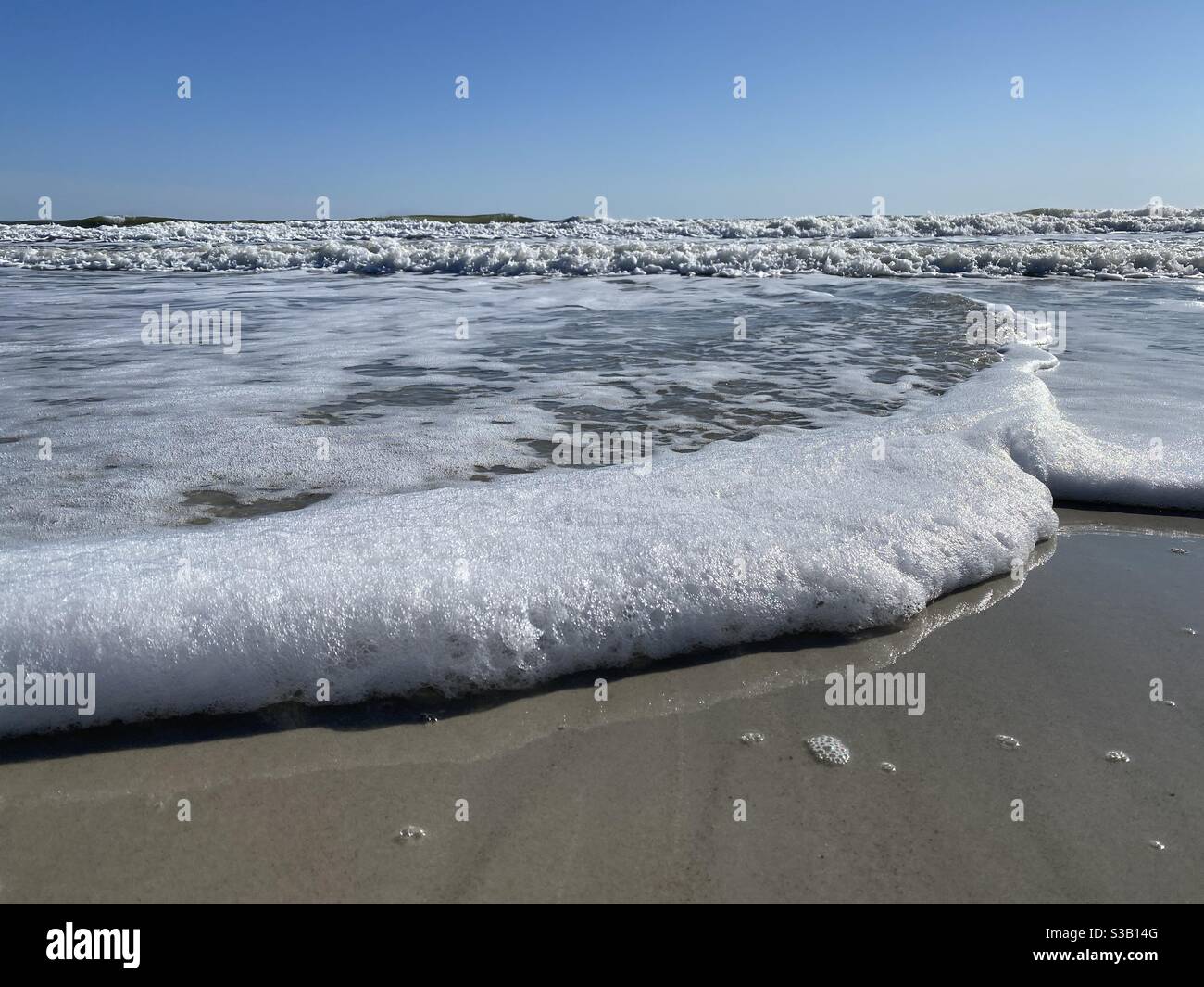 Frothy waves in ocean with soft focus in background Stock Photo - Alamy