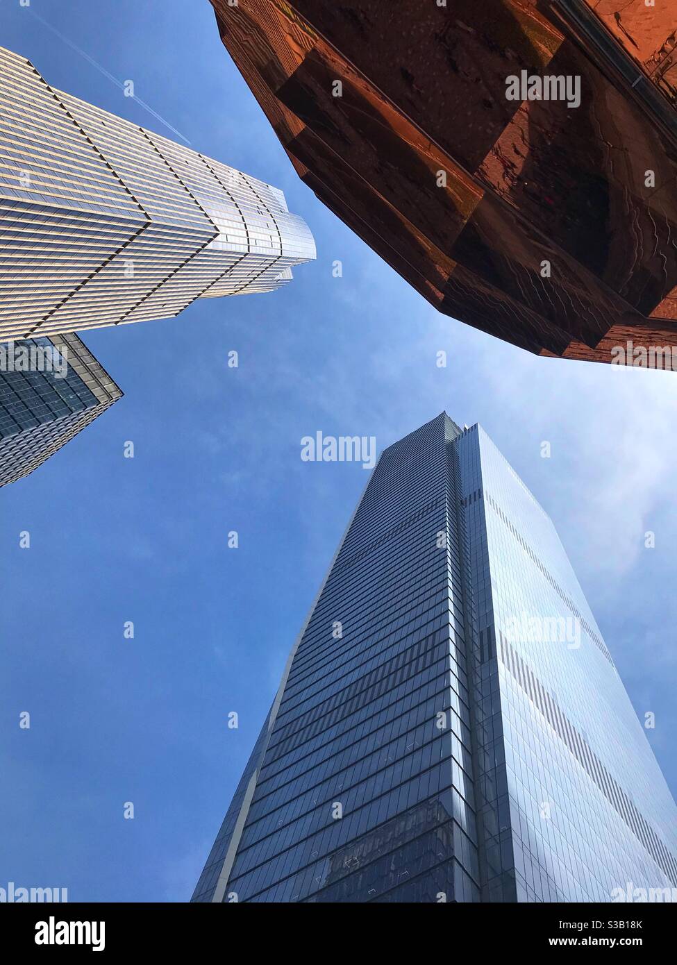 Buildings vertical hi-res stock photography and images - Alamy