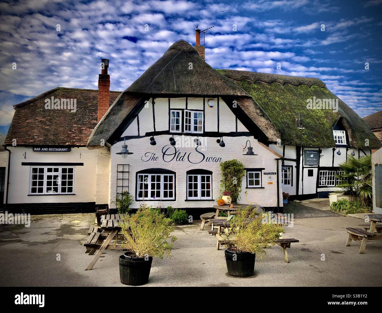 Cheddington hi-res stock photography and images - Alamy