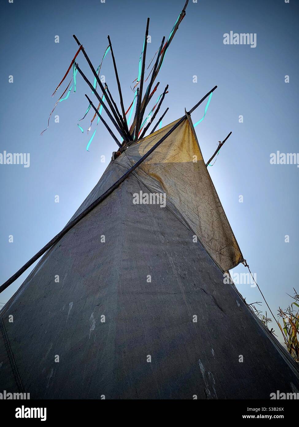 American indian tent hi-res stock photography and images - Alamy