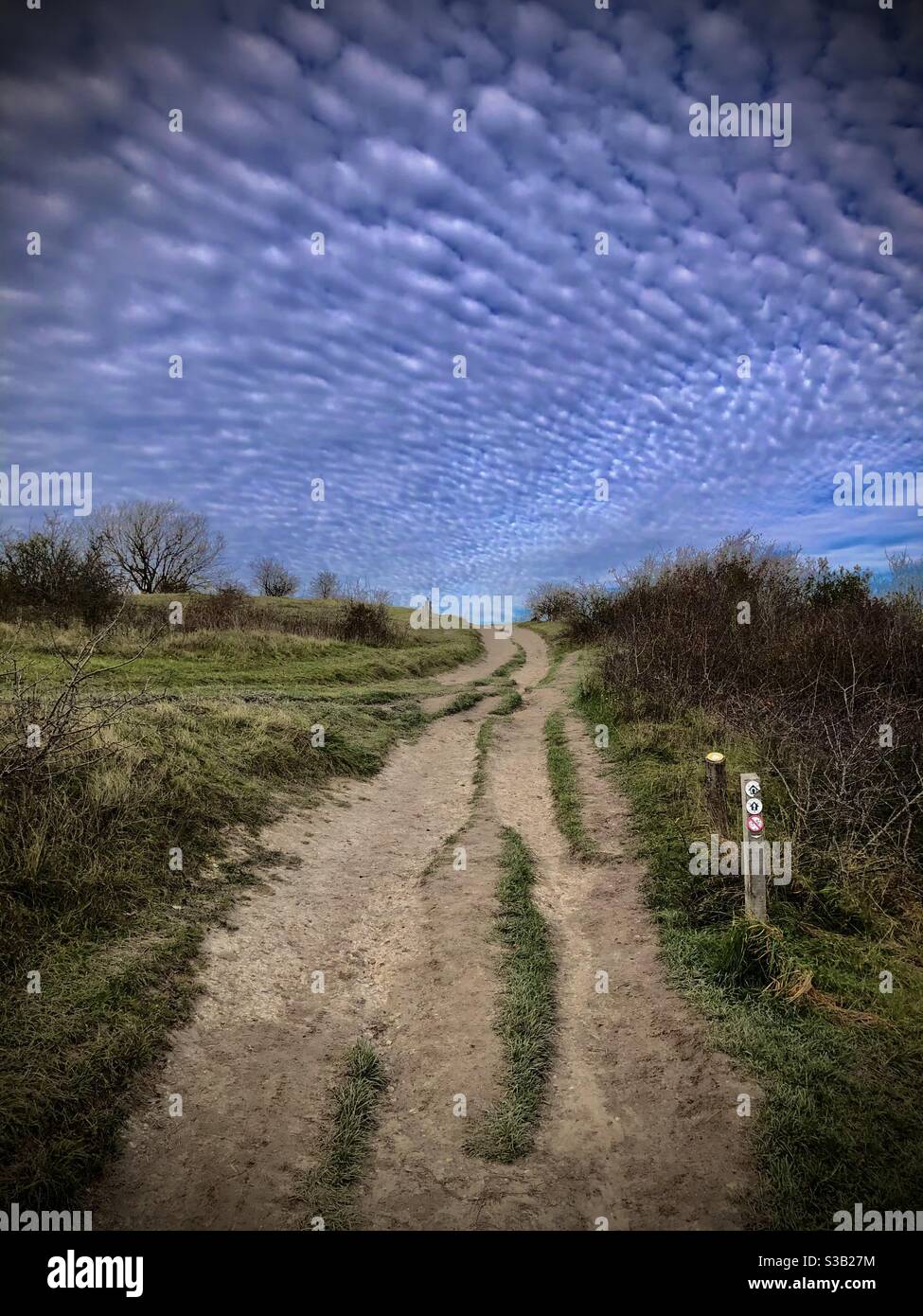 Footpath chalk hi-res stock photography and images - Alamy