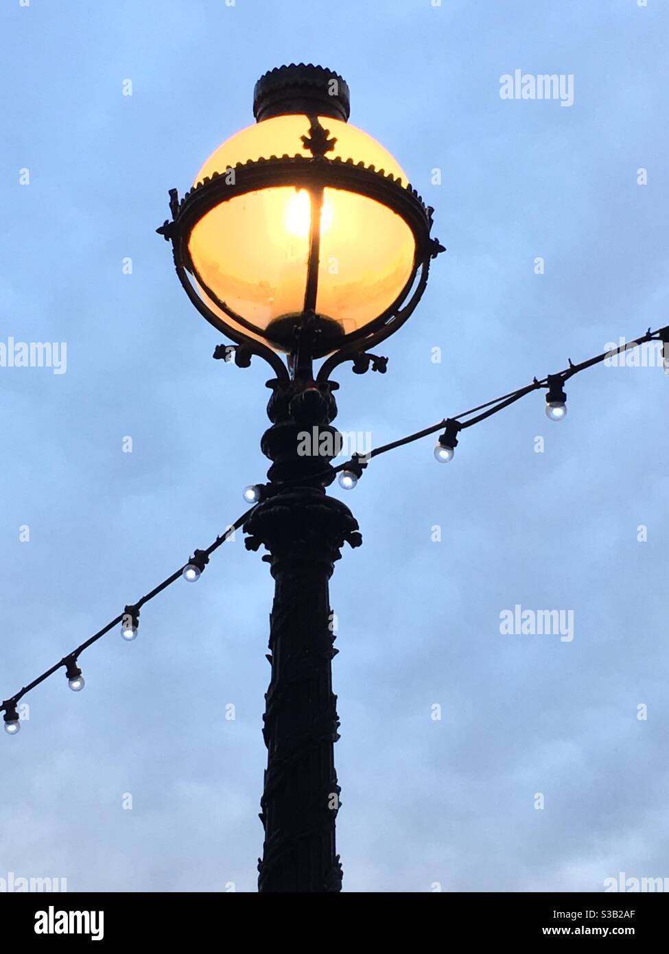 Ornamental street lights hi-res stock photography and images - Alamy