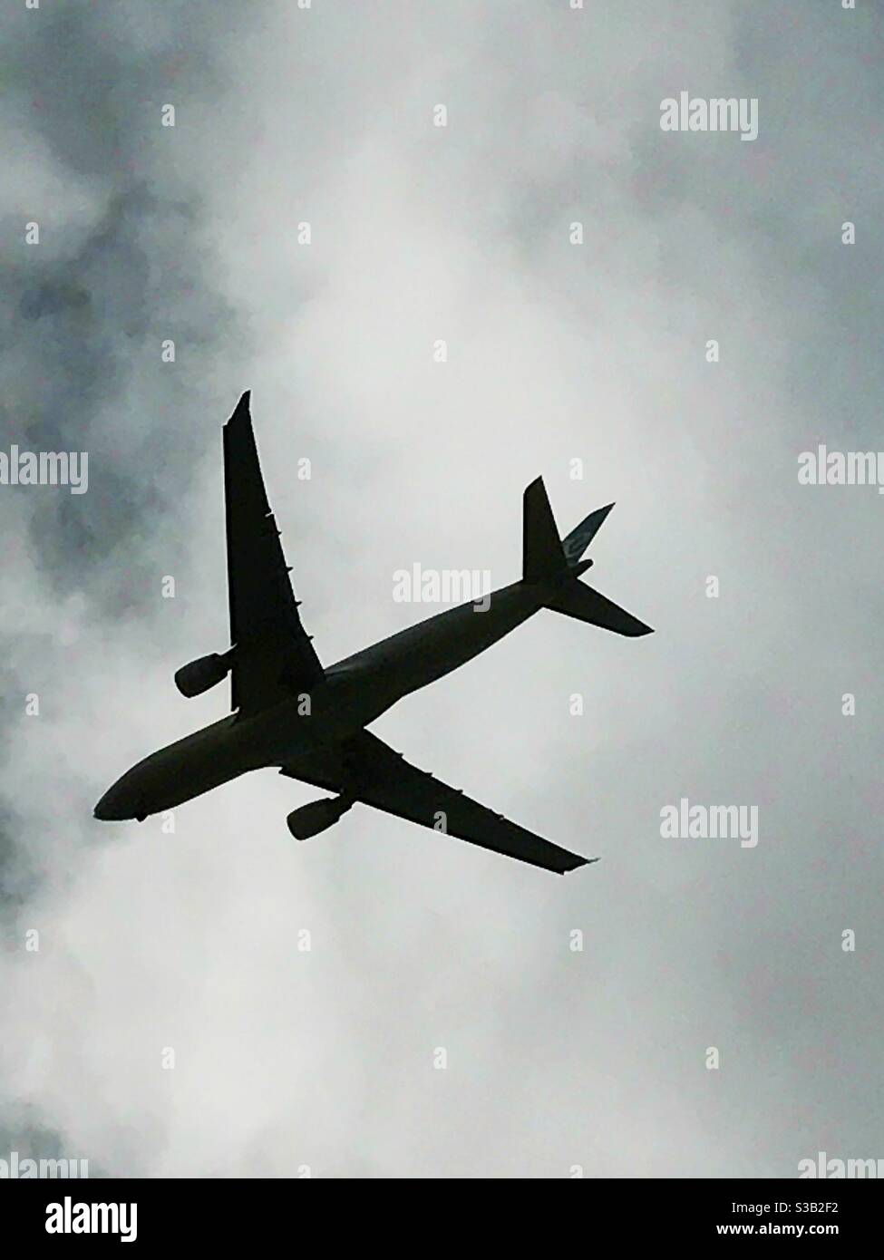 Transport plane aeroplane airplane aircraft silhouette hi-res stock photography and images - Alamy