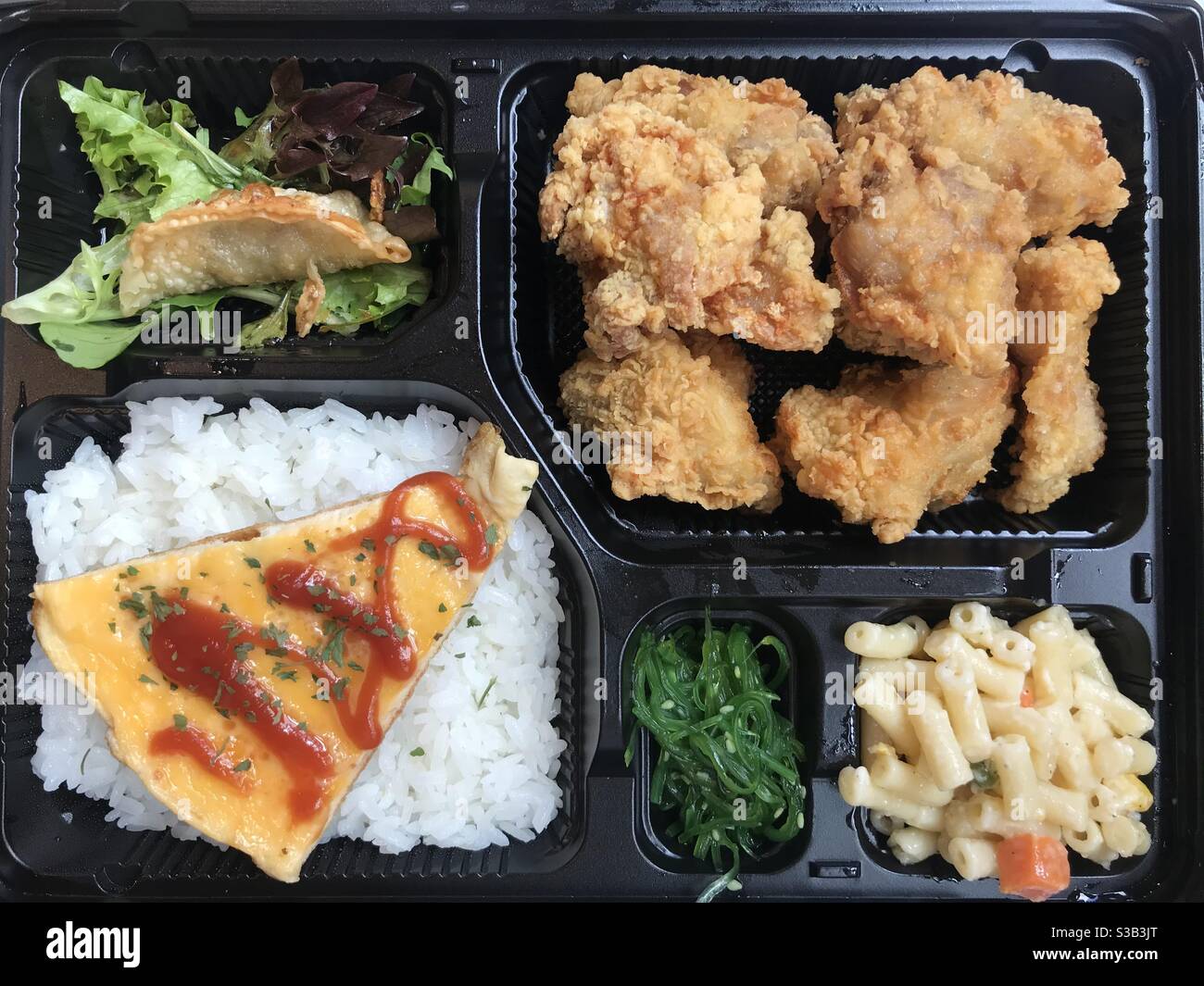 Fried chicken box hi-res stock photography and images - Alamy