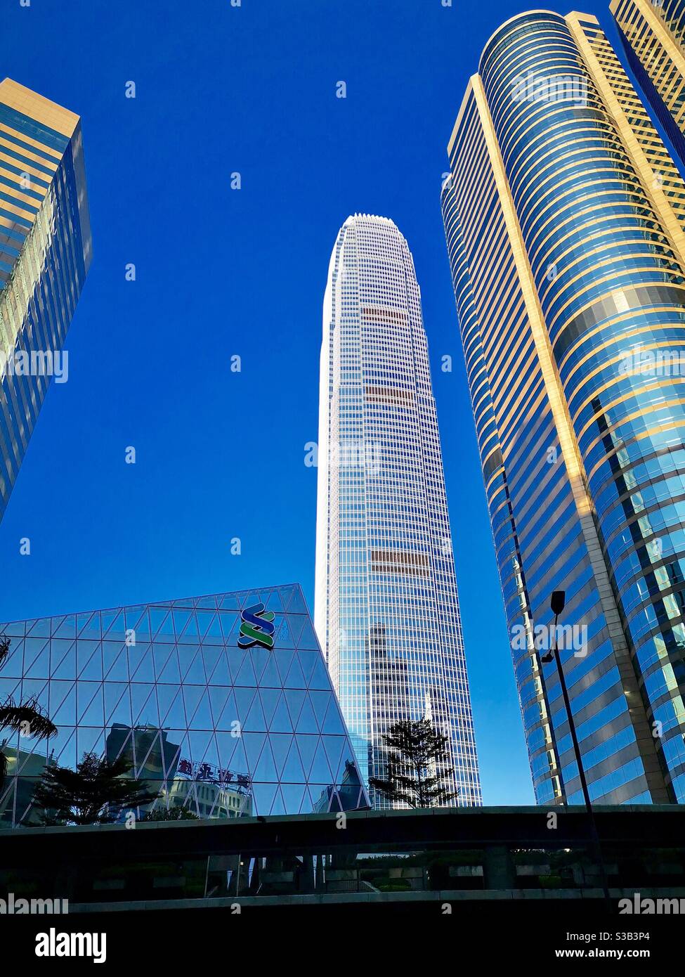 Standard Chartered Tower High Resolution Stock Photography and Images ...