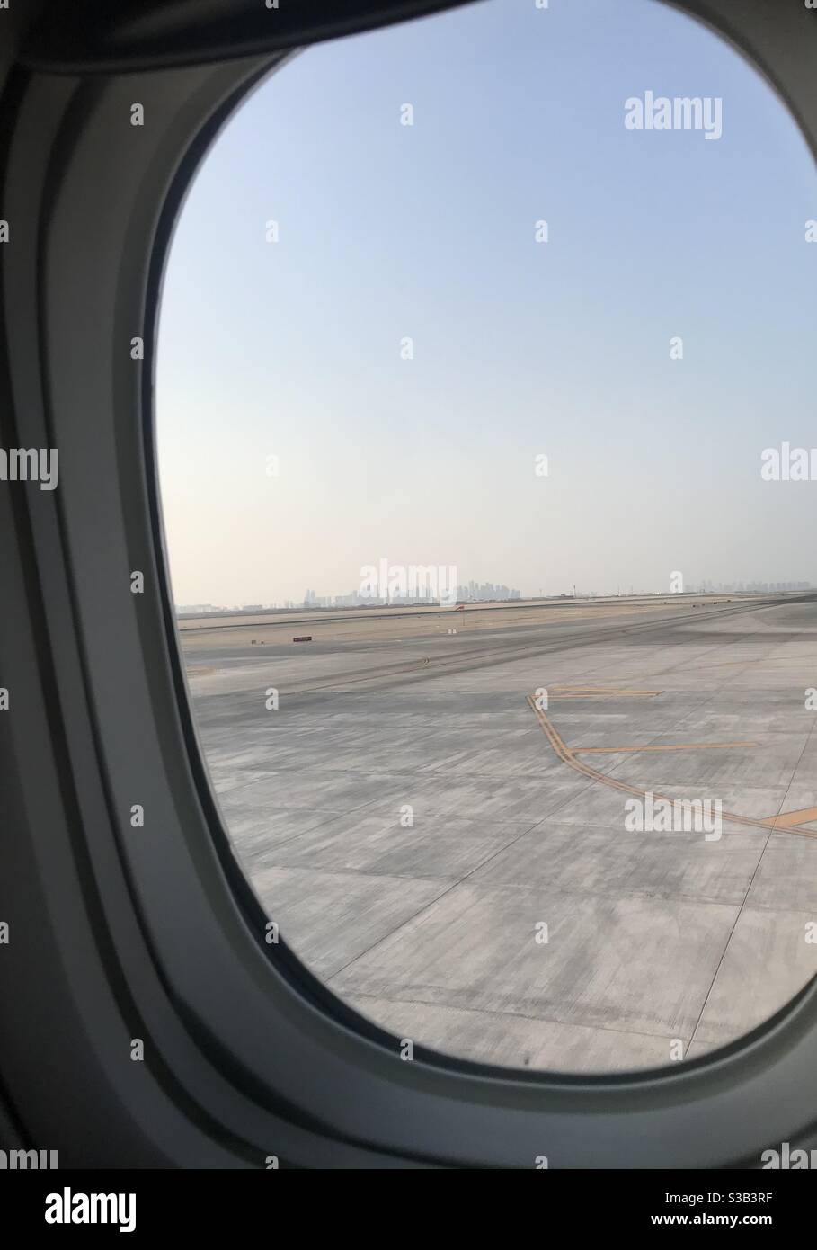 View of the Doha skyline taken from an aircraft window Stock Photo - Alamy