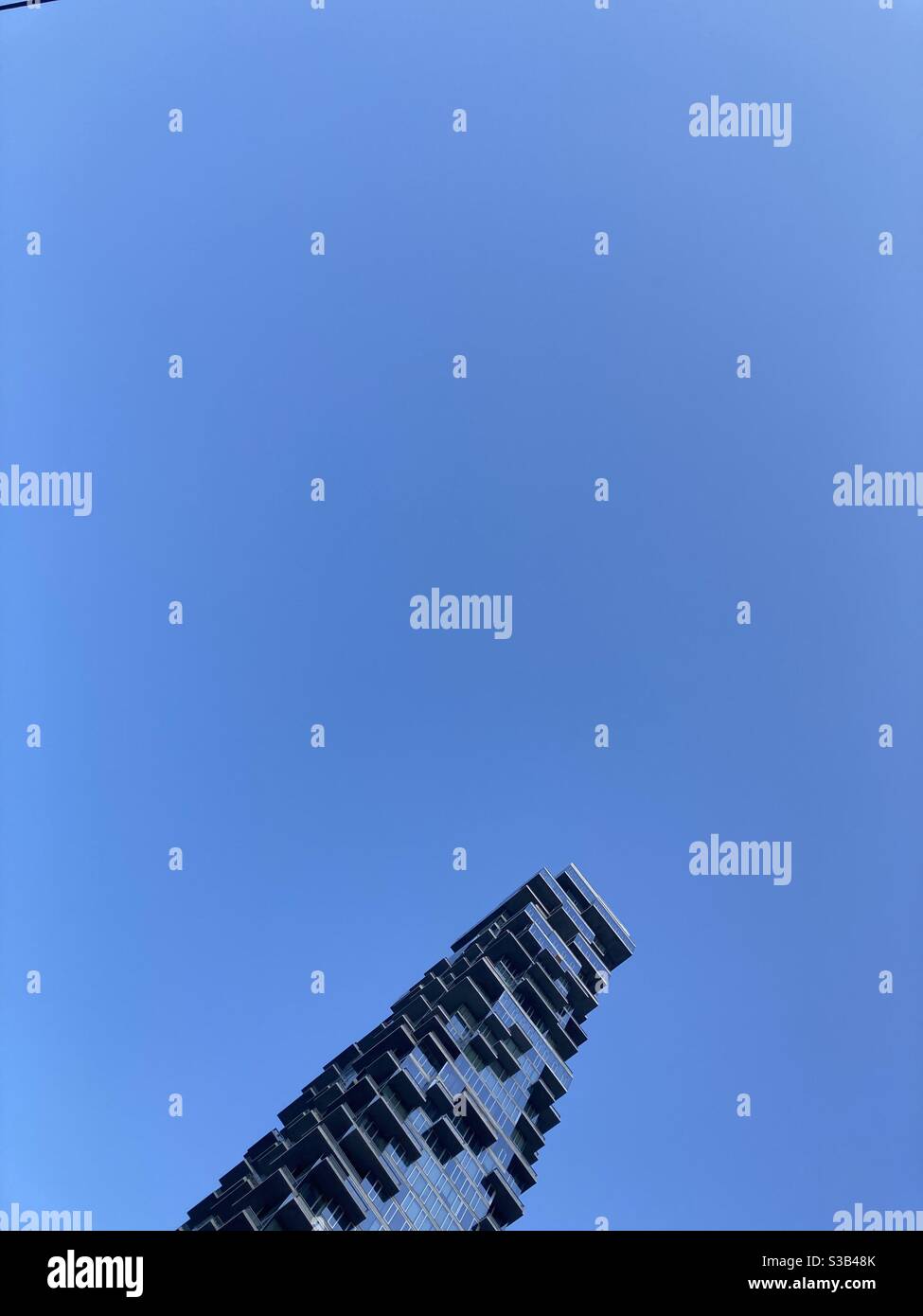 Blue sky in new york hi-res stock photography and images - Alamy