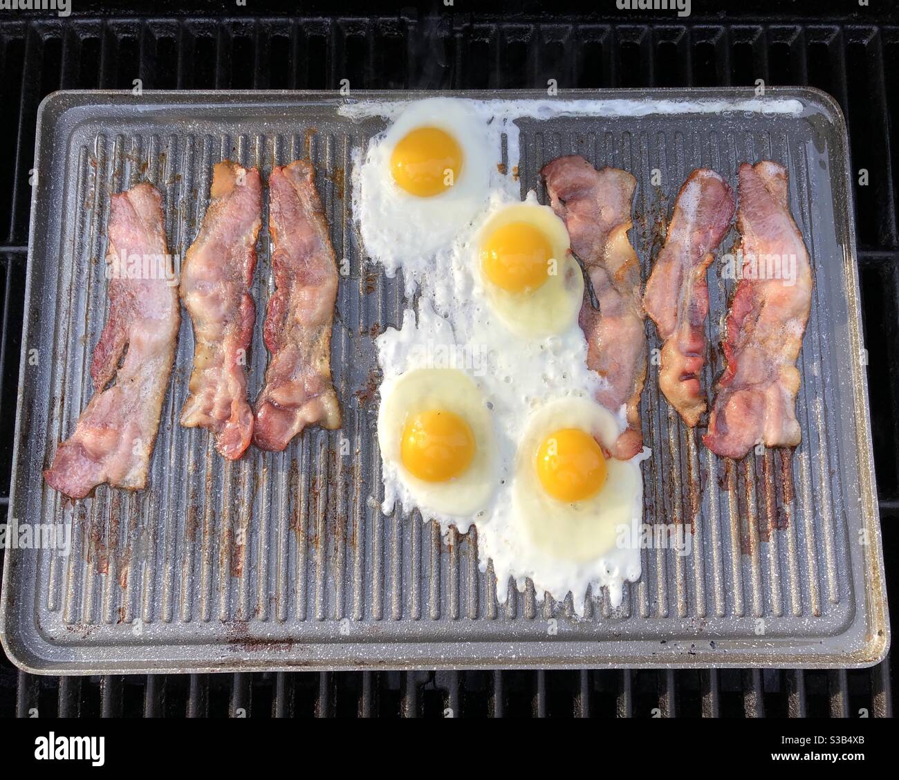 Eggs and bacon, breakfast for two on barbecue Stock Photo - Alamy