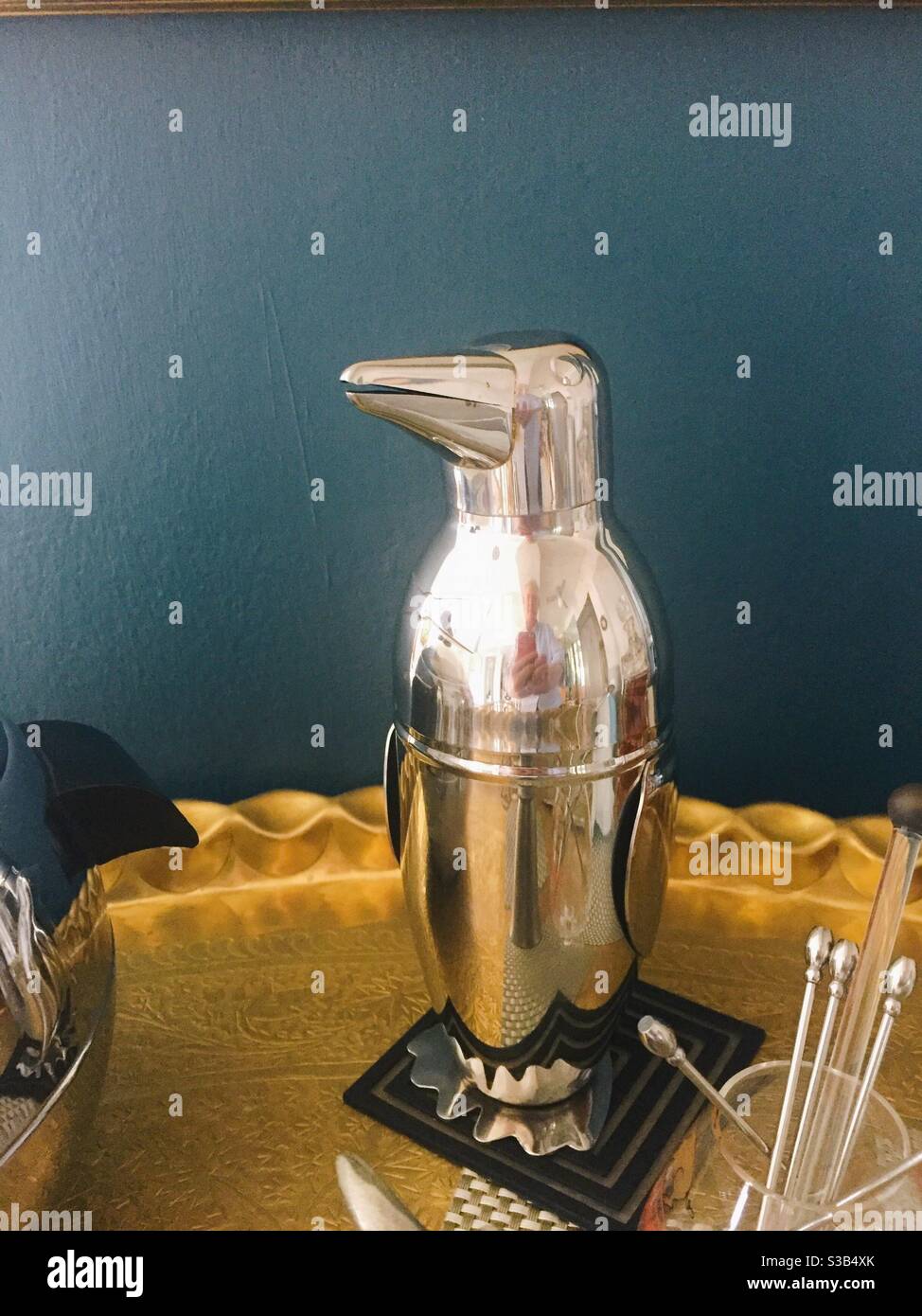 Penguin bar hi-res stock photography and images - Alamy