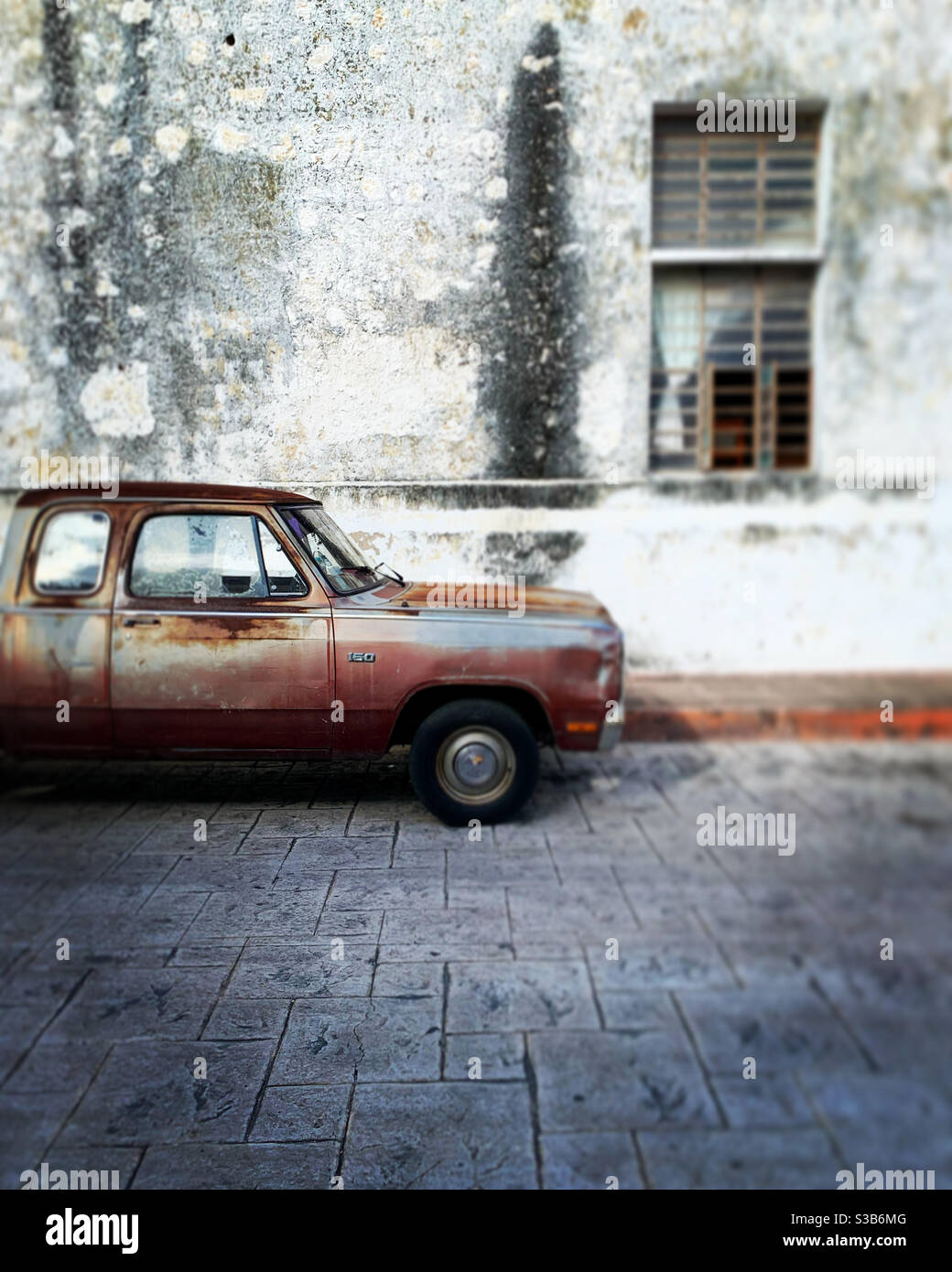 Old car merida yucatan hi-res stock photography and images - Alamy