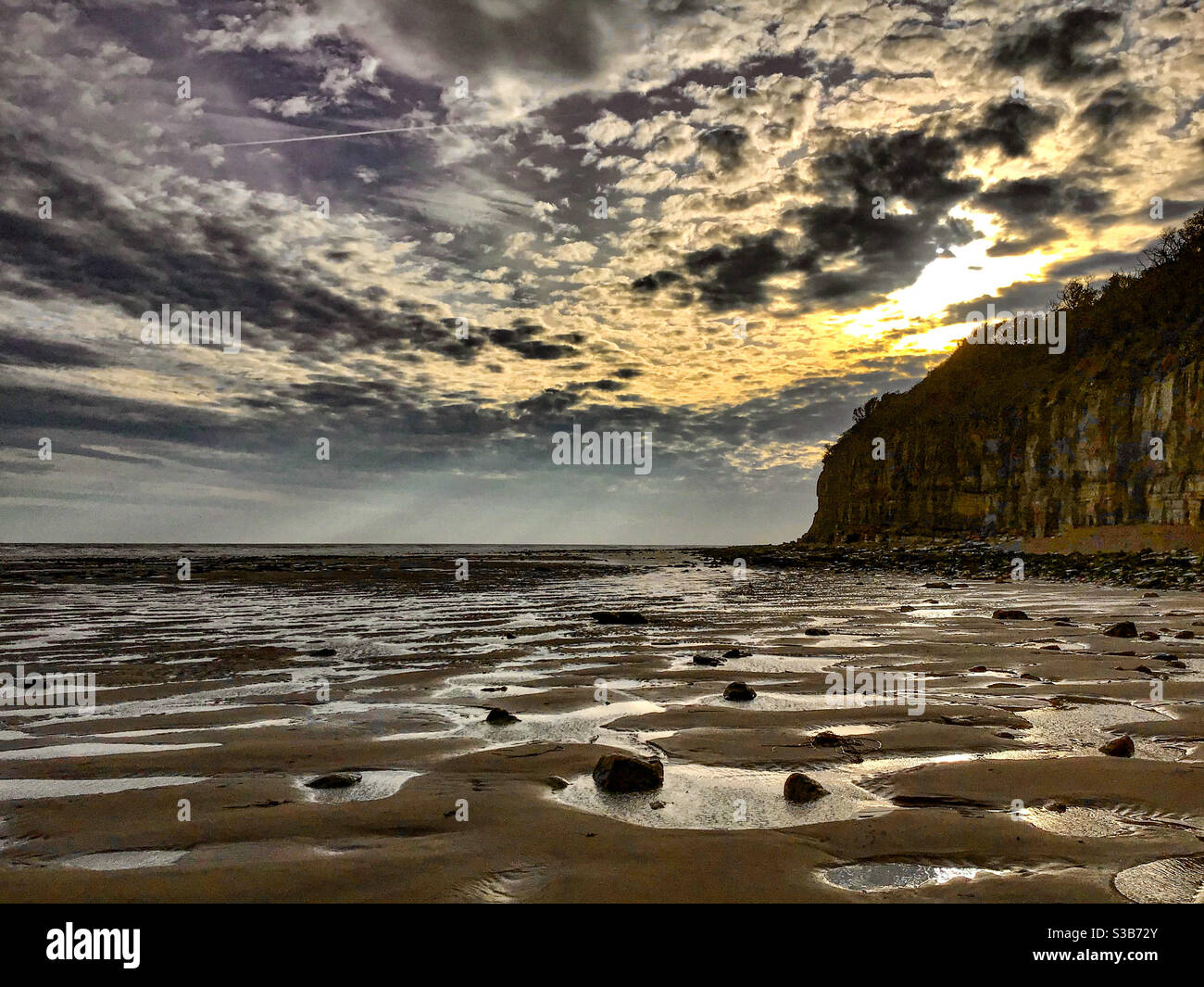 Cliff low end hi-res stock photography and images - Alamy