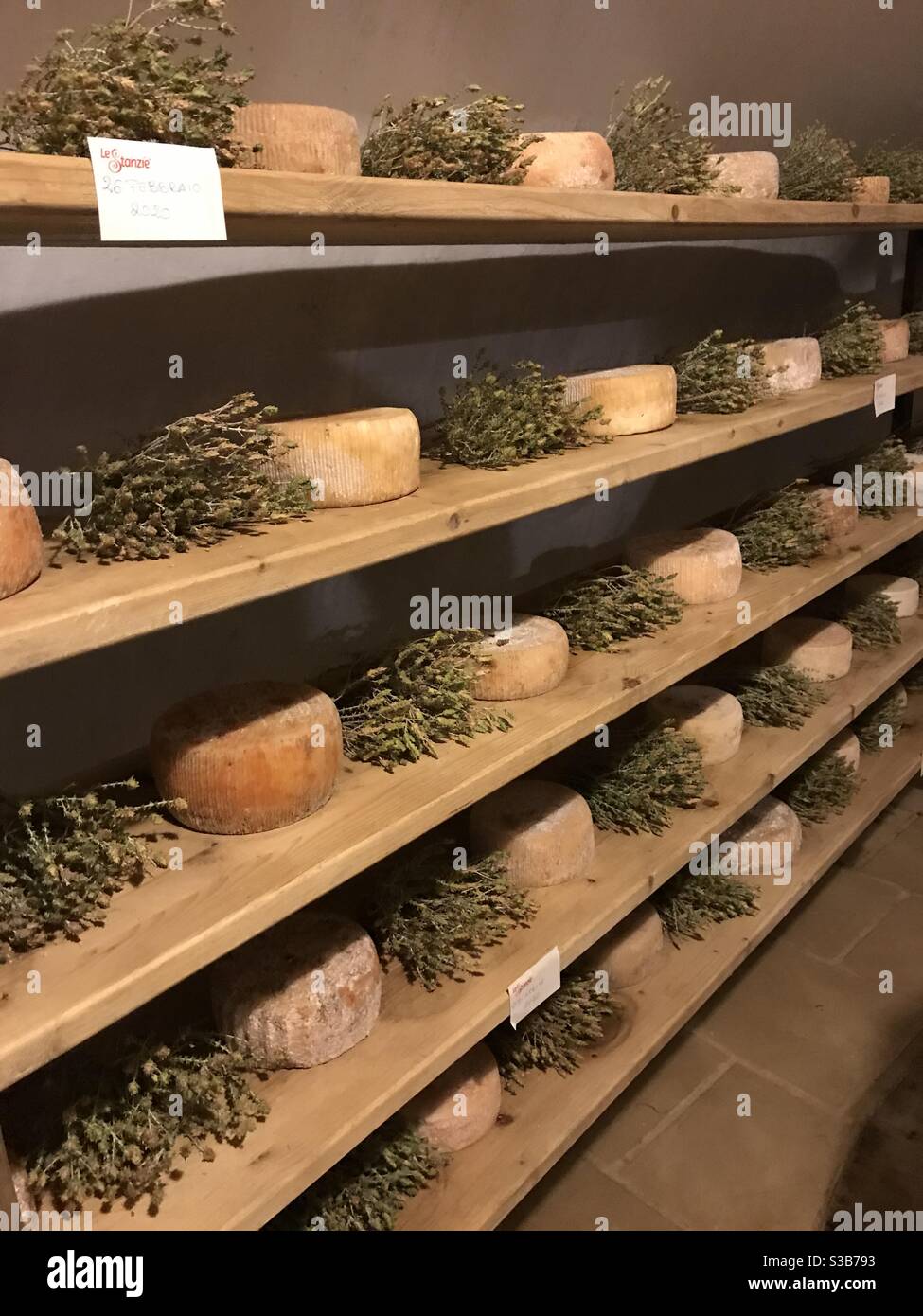 Shelfs with cheese hi-res stock photography and images - Alamy