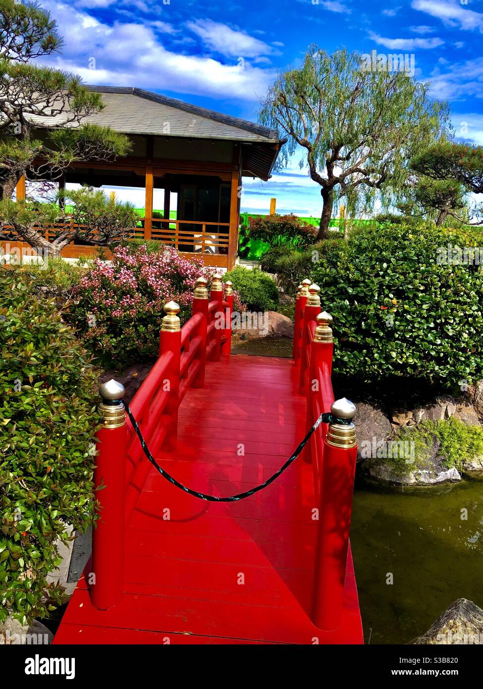 Roped off garden hi-res stock photography and images - Alamy