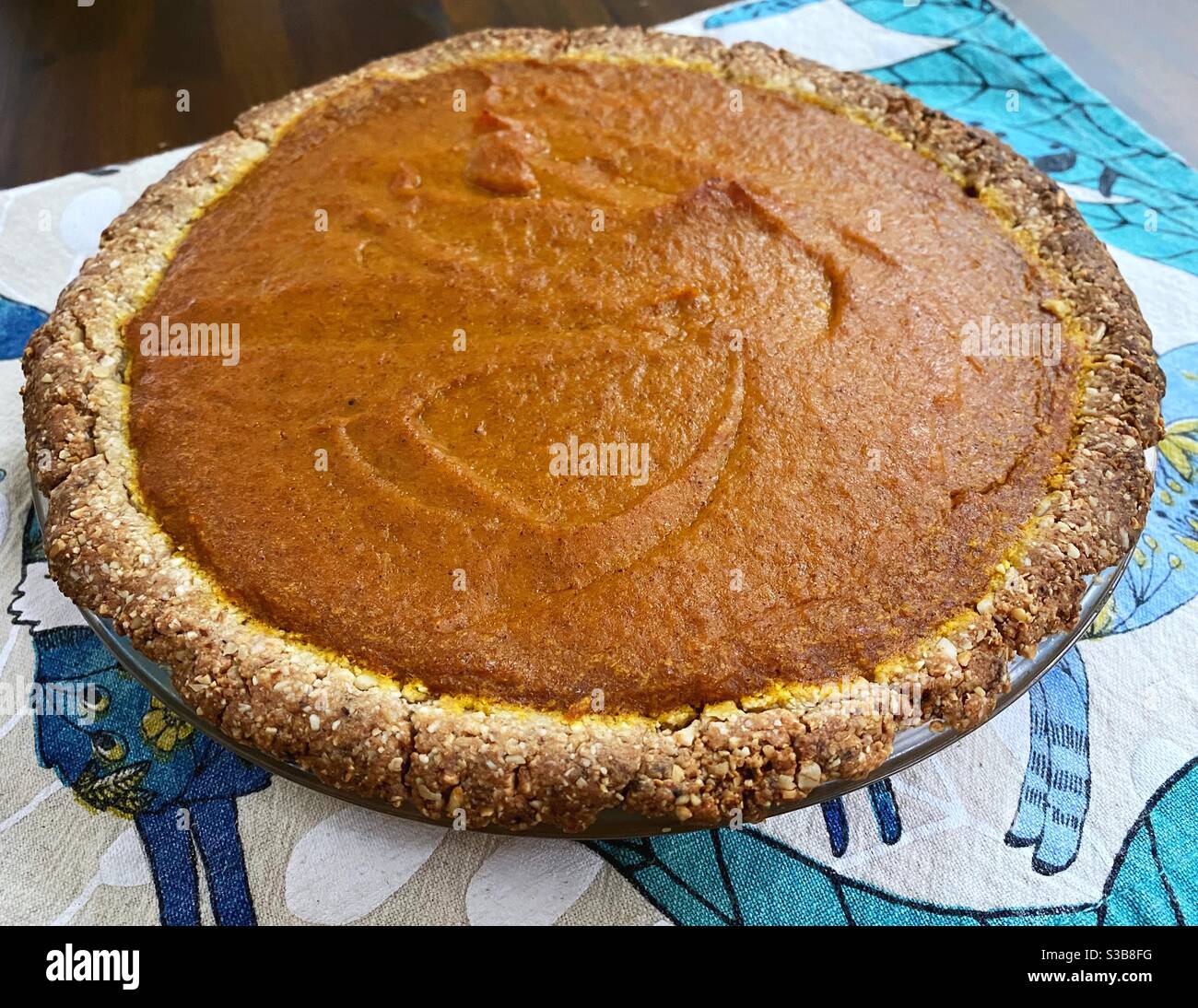 Whole homemade pumpkin pie hi-res stock photography and images - Alamy