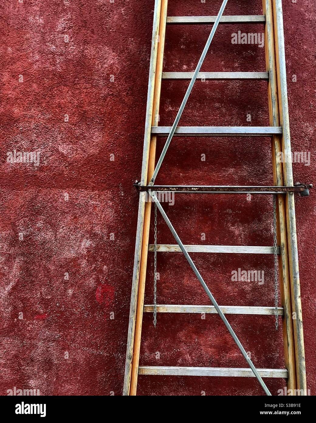 Chipped white hi-res stock photography and images - Alamy