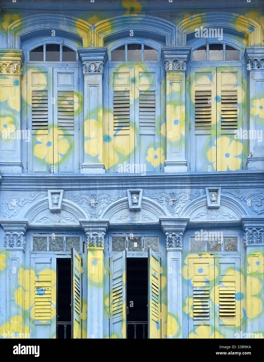 Flowery house. A shophouse in Chinatown Singapore Stock Photo - Alamy