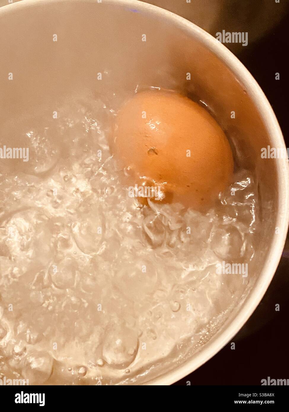 Breakfast boiling an egg Stock Photo - Alamy