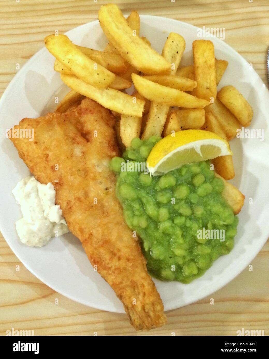 Fish and chips hi-res stock photography and images - Alamy