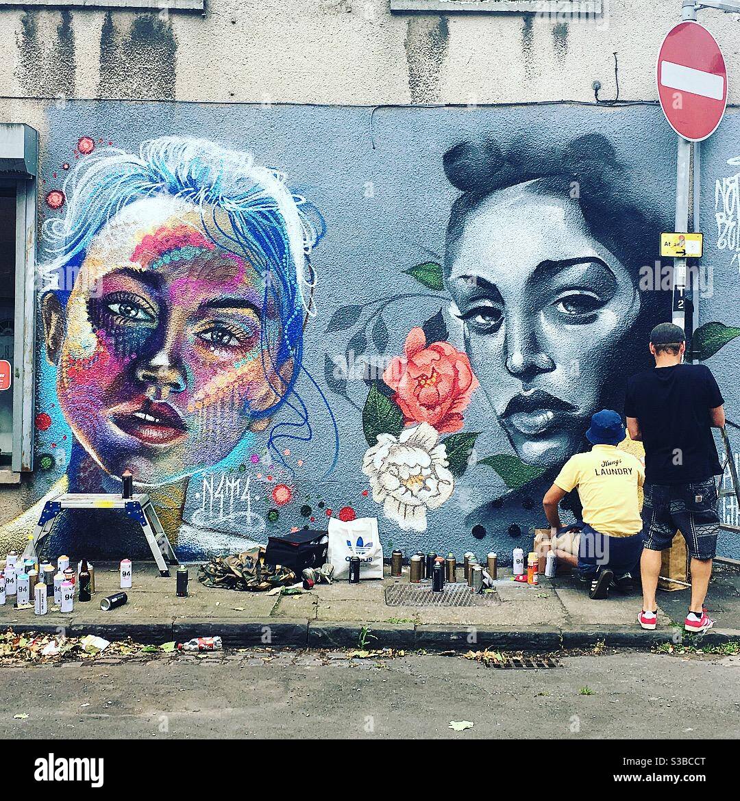 Artists in bristol hi-res stock photography and images - Alamy