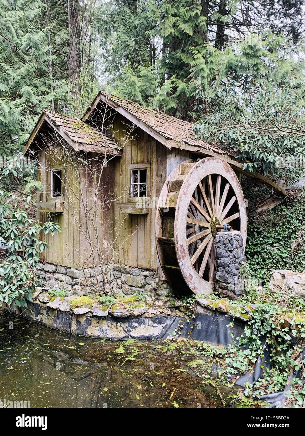 Old waterwheel hi-res stock photography and images - Alamy