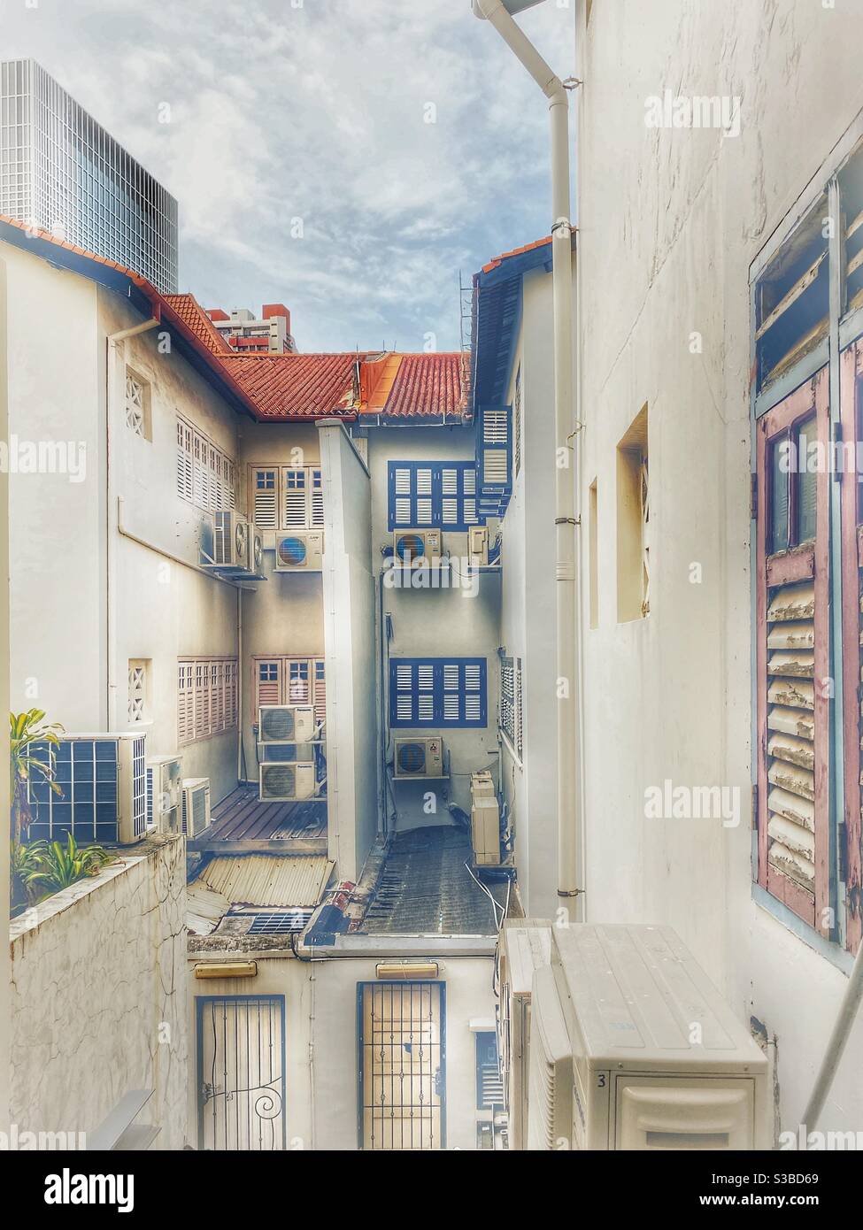 Old shophouses hi-res stock photography and images - Alamy