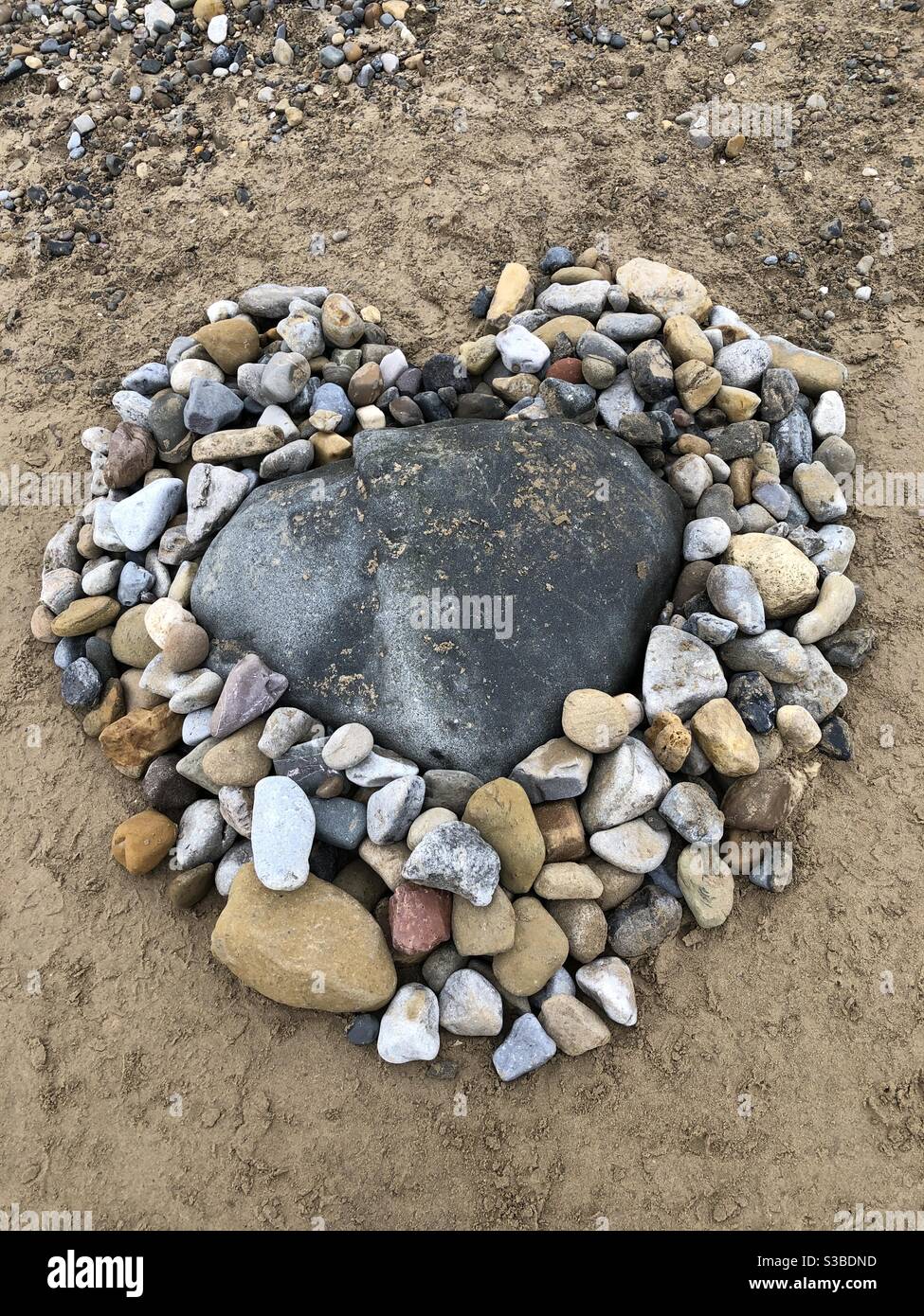 Heart-shaped rock art on a sandy beach Stock Photo - Alamy