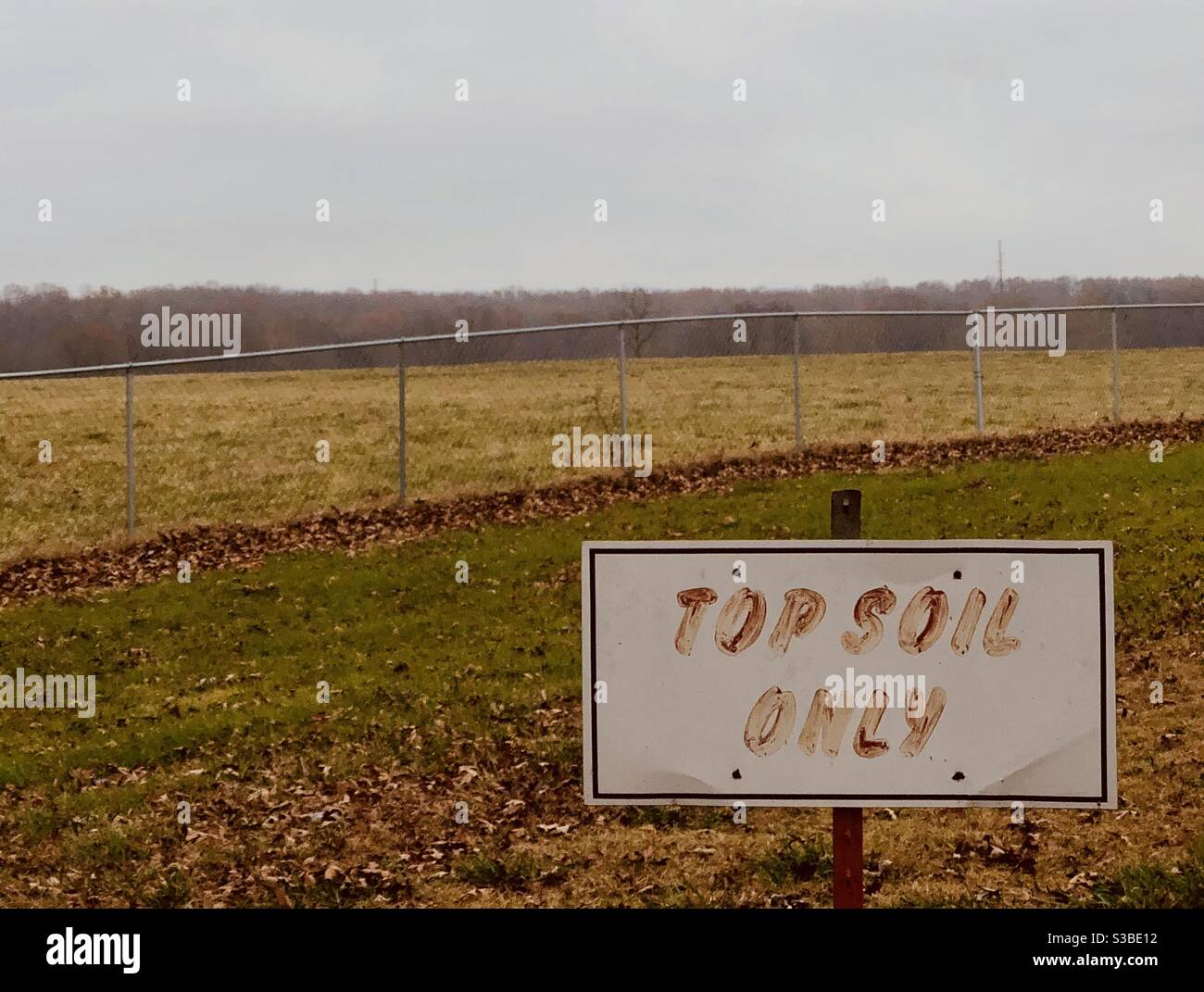 Fall field hi-res stock photography and images - Alamy