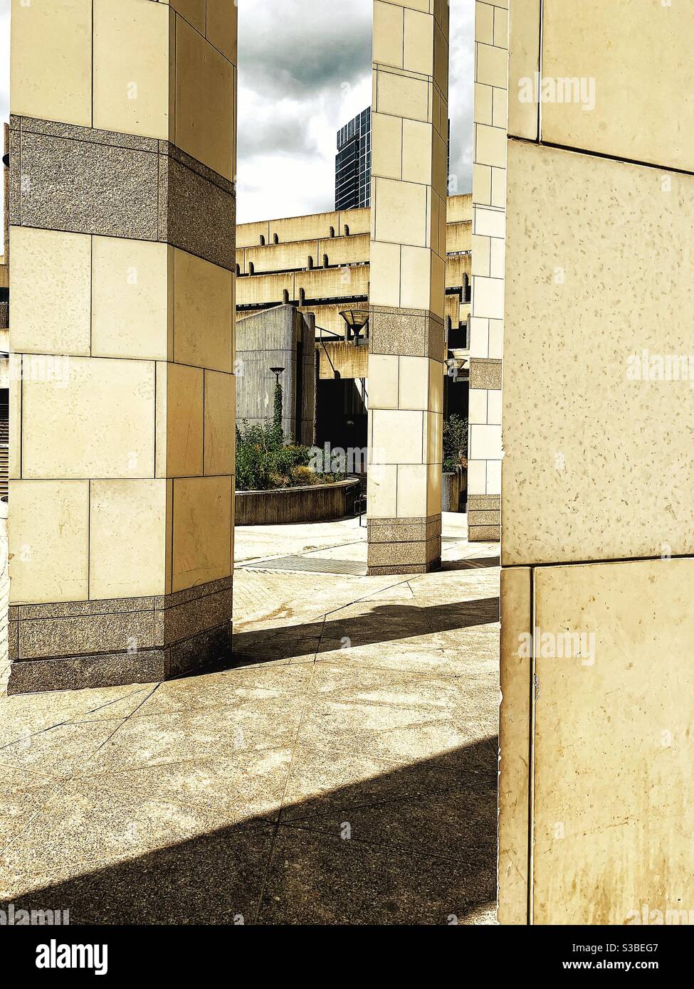 Columns architecture building hi-res stock photography and images - Alamy