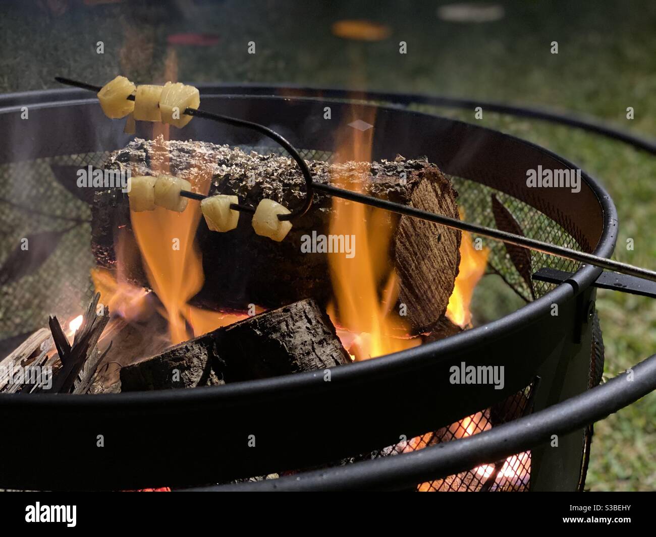 Pineapple pit hi-res stock photography and images - Alamy