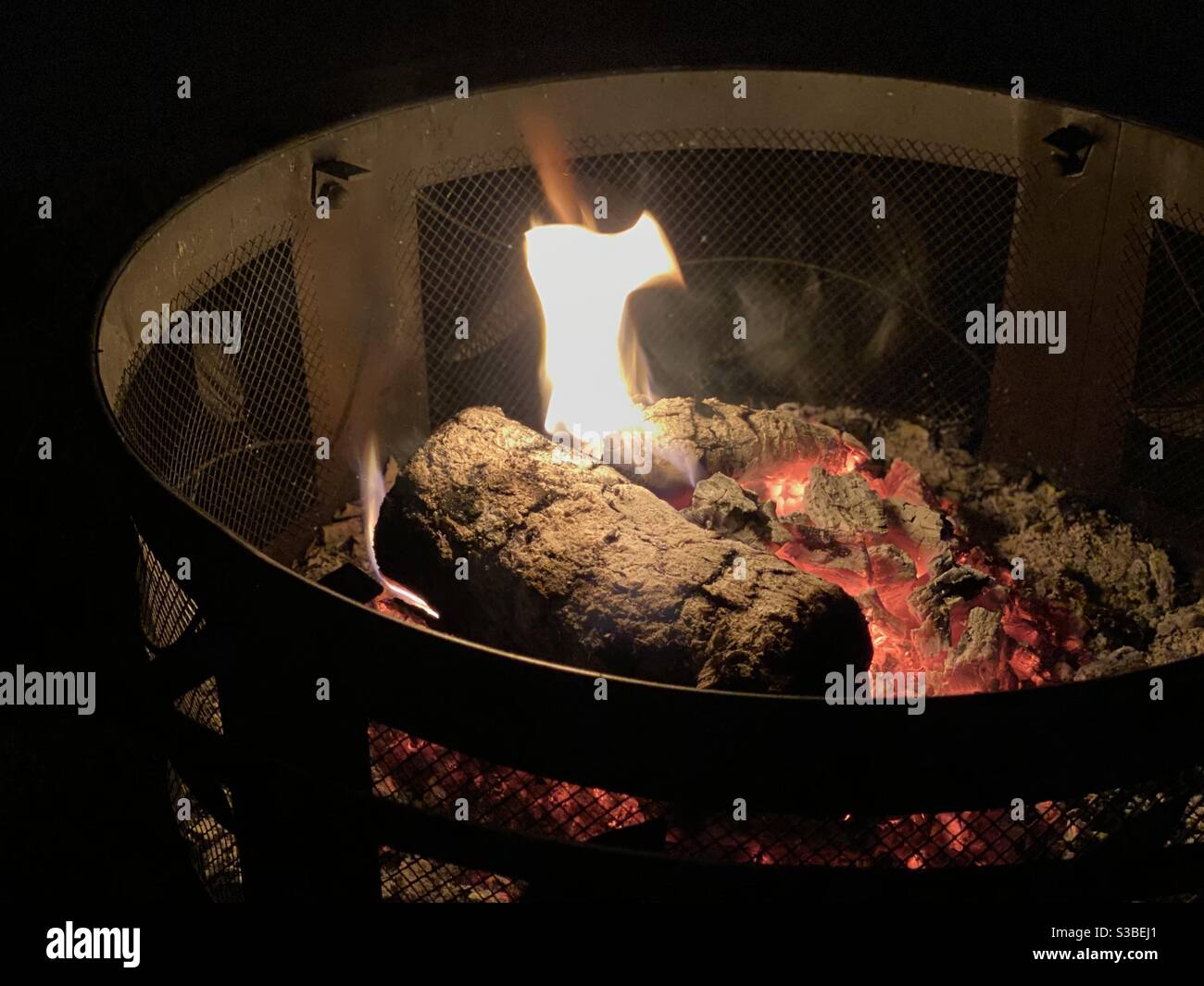 Keeping heat hi-res stock photography and images - Alamy