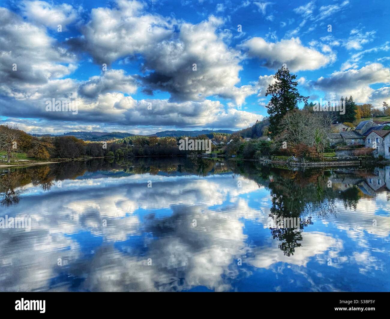 French village lake hi-res stock photography and images - Alamy