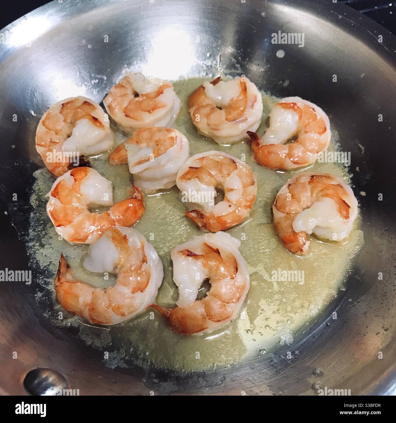 Shrimp frying pan hi-res stock photography and images - Alamy