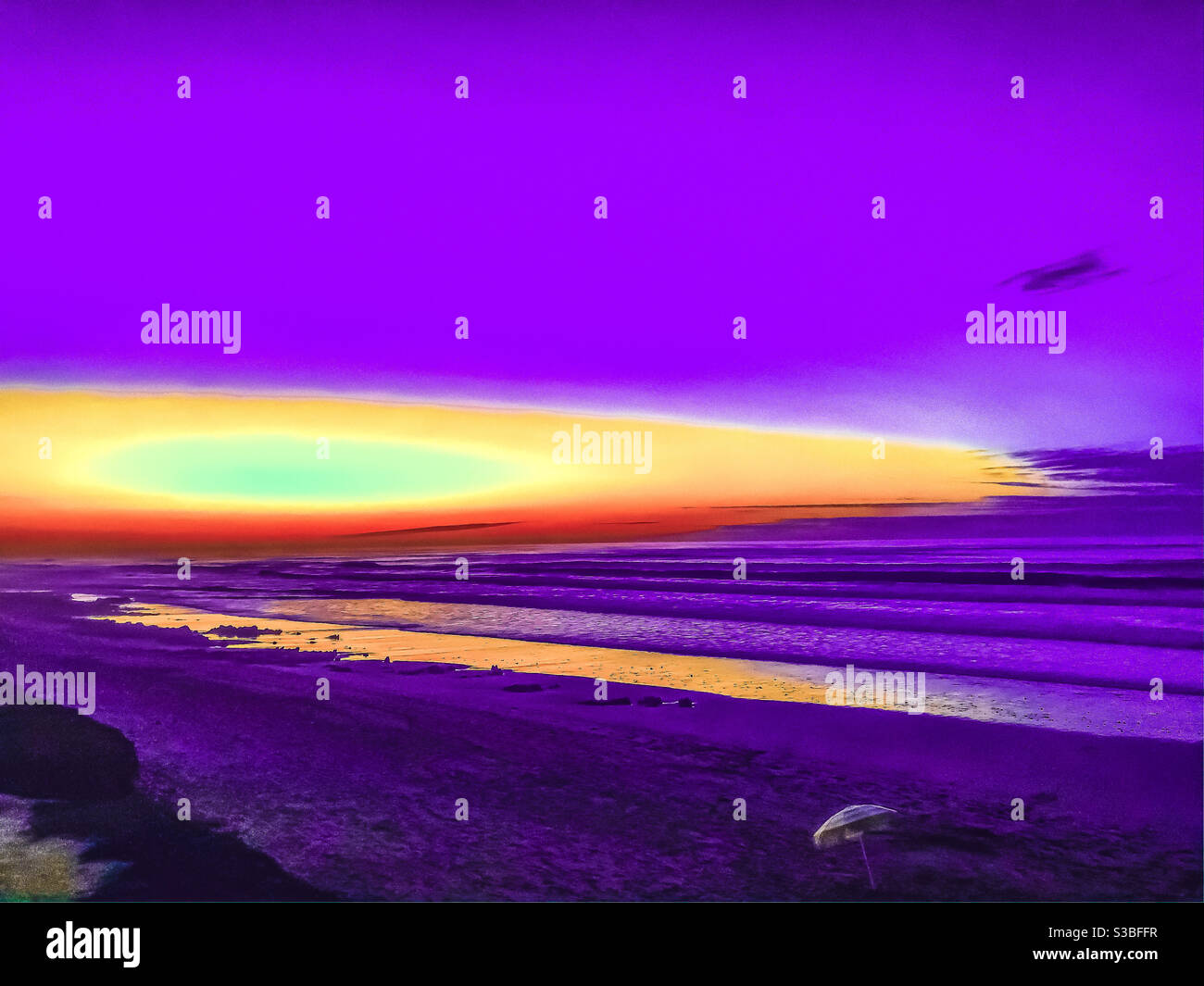 Set beach hi-res stock photography and images - Alamy