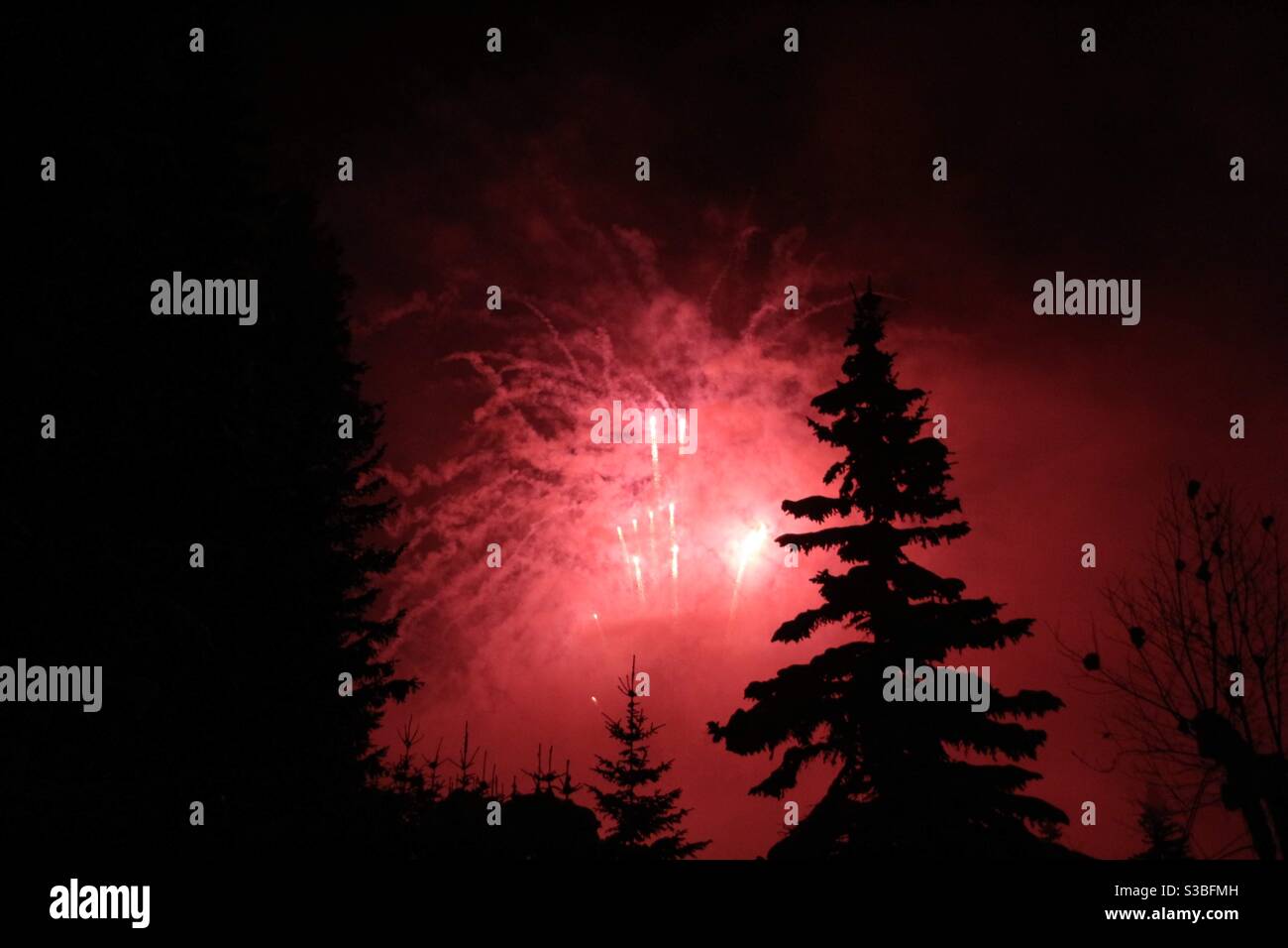 Dramatic fireworks hi-res stock photography and images - Alamy