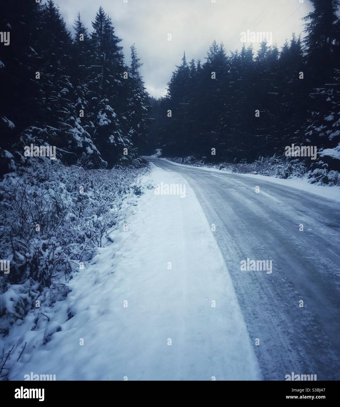 Snow On Roadside High Resolution Stock Photography and Images - Alamy