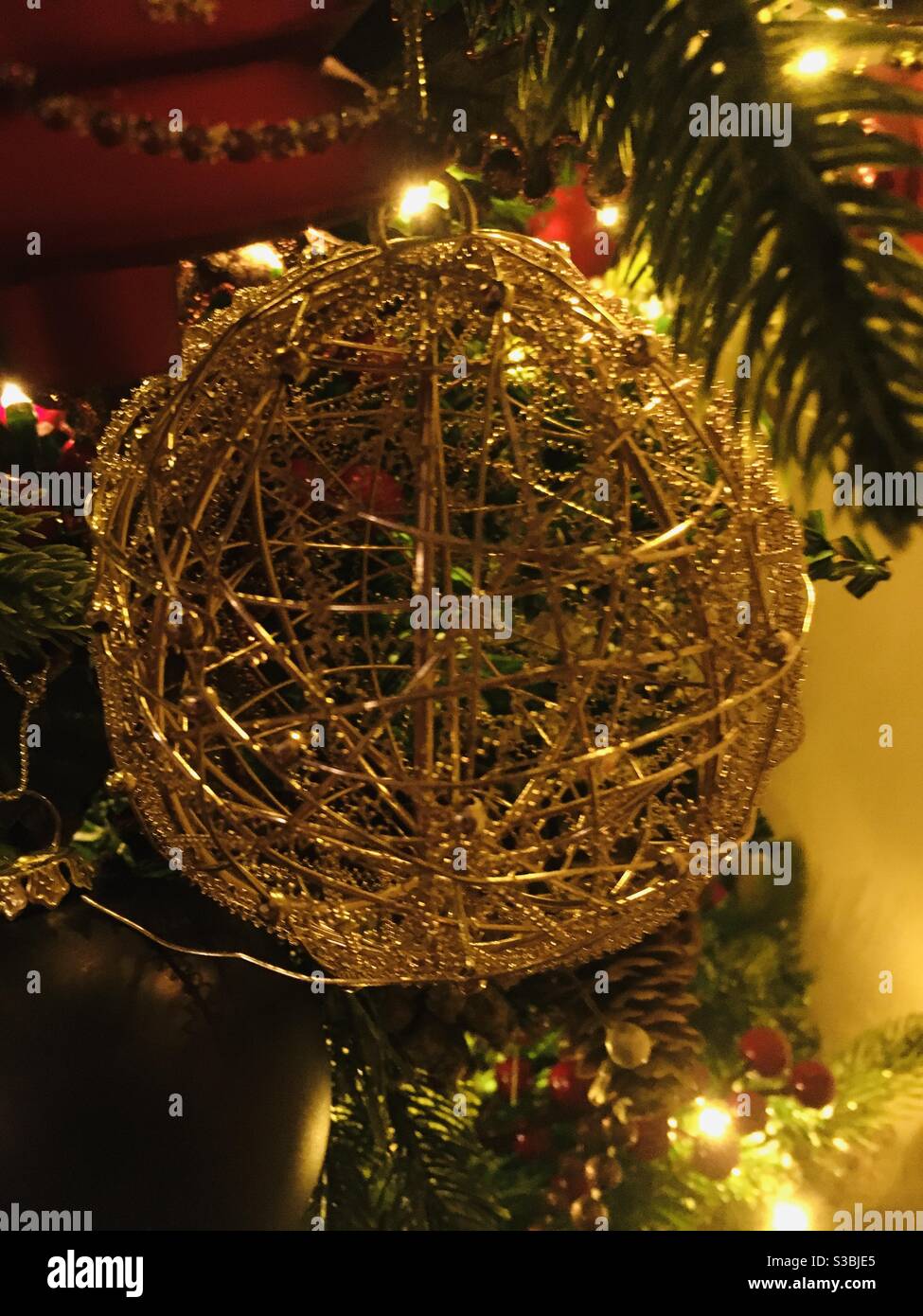 Golden string hi-res stock photography and images - Alamy