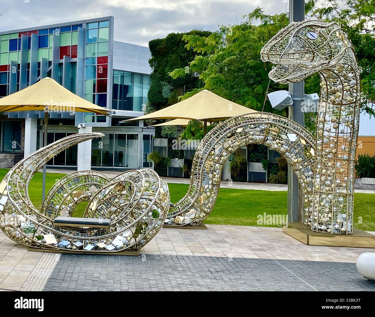 Serpent sculpture hi-res stock photography and images - Alamy