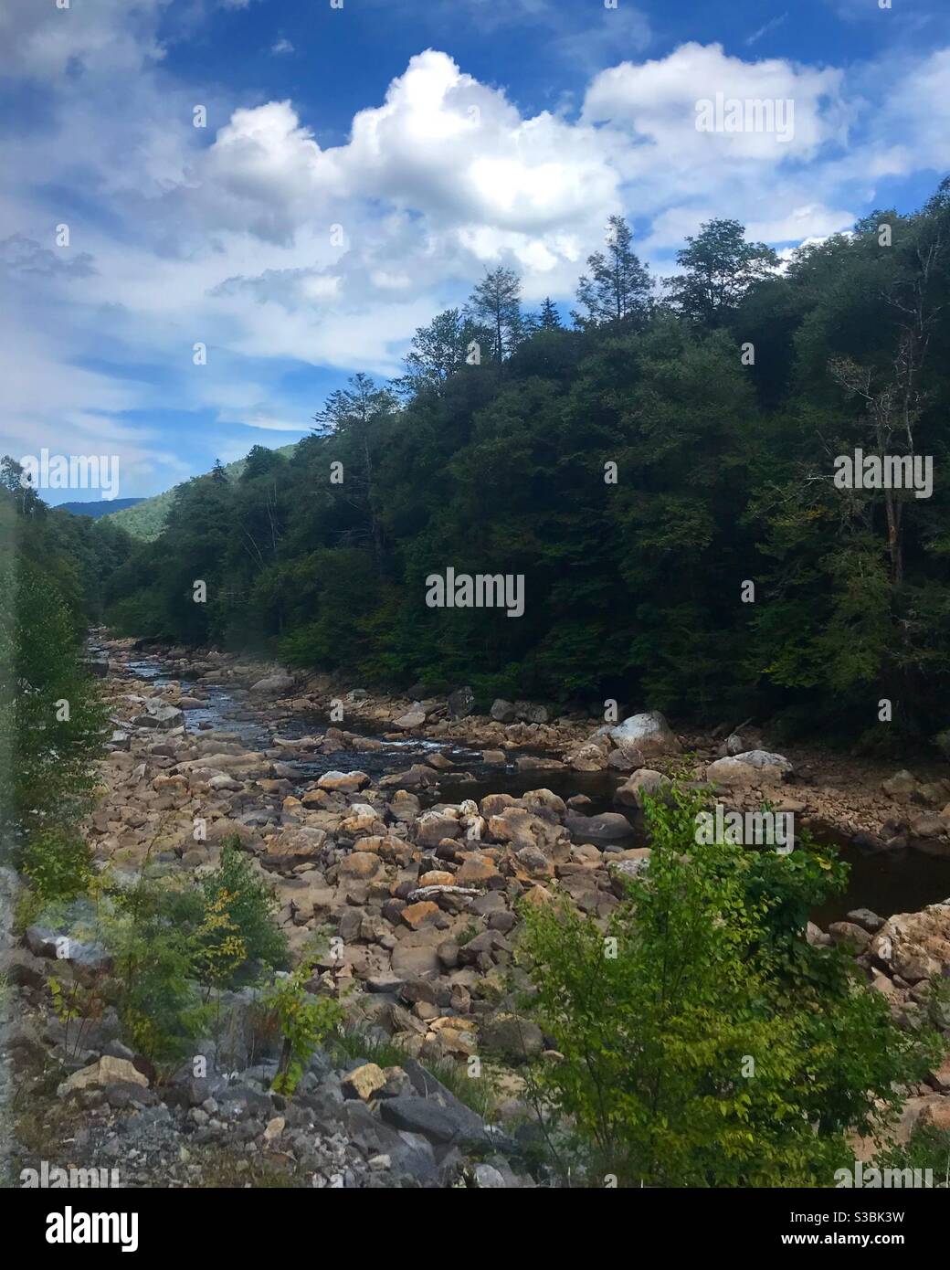 Creek rocks hi-res stock photography and images - Alamy