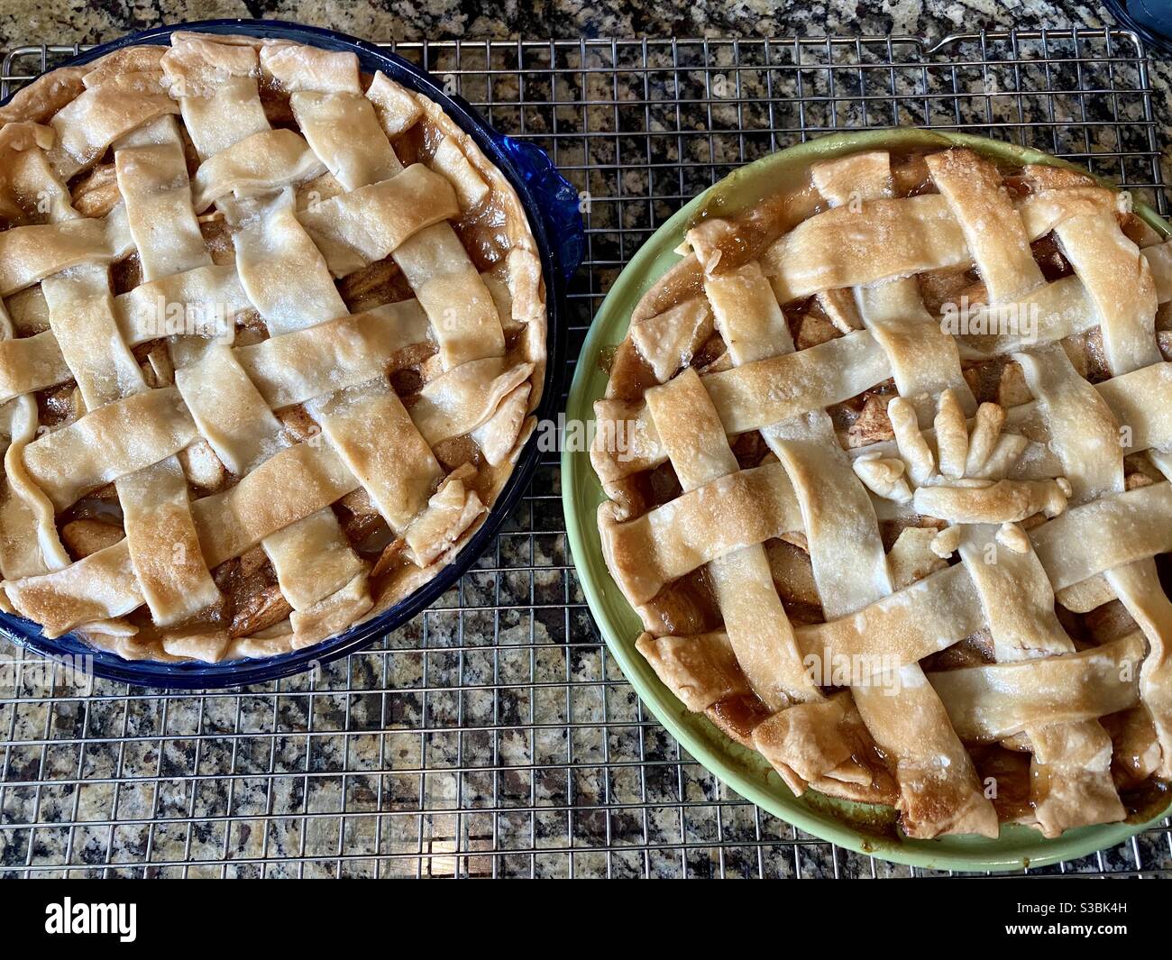 Two apple pies hi-res stock photography and images - Alamy