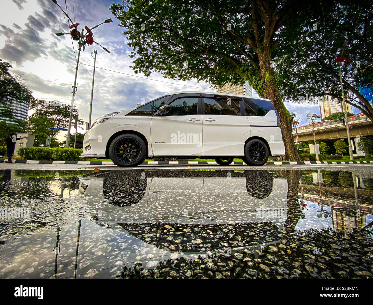 Car reflection rain hi-res stock photography and images - Alamy