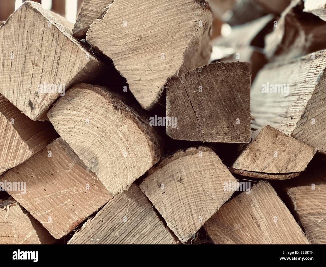 Split firewood hi-res stock photography and images - Alamy