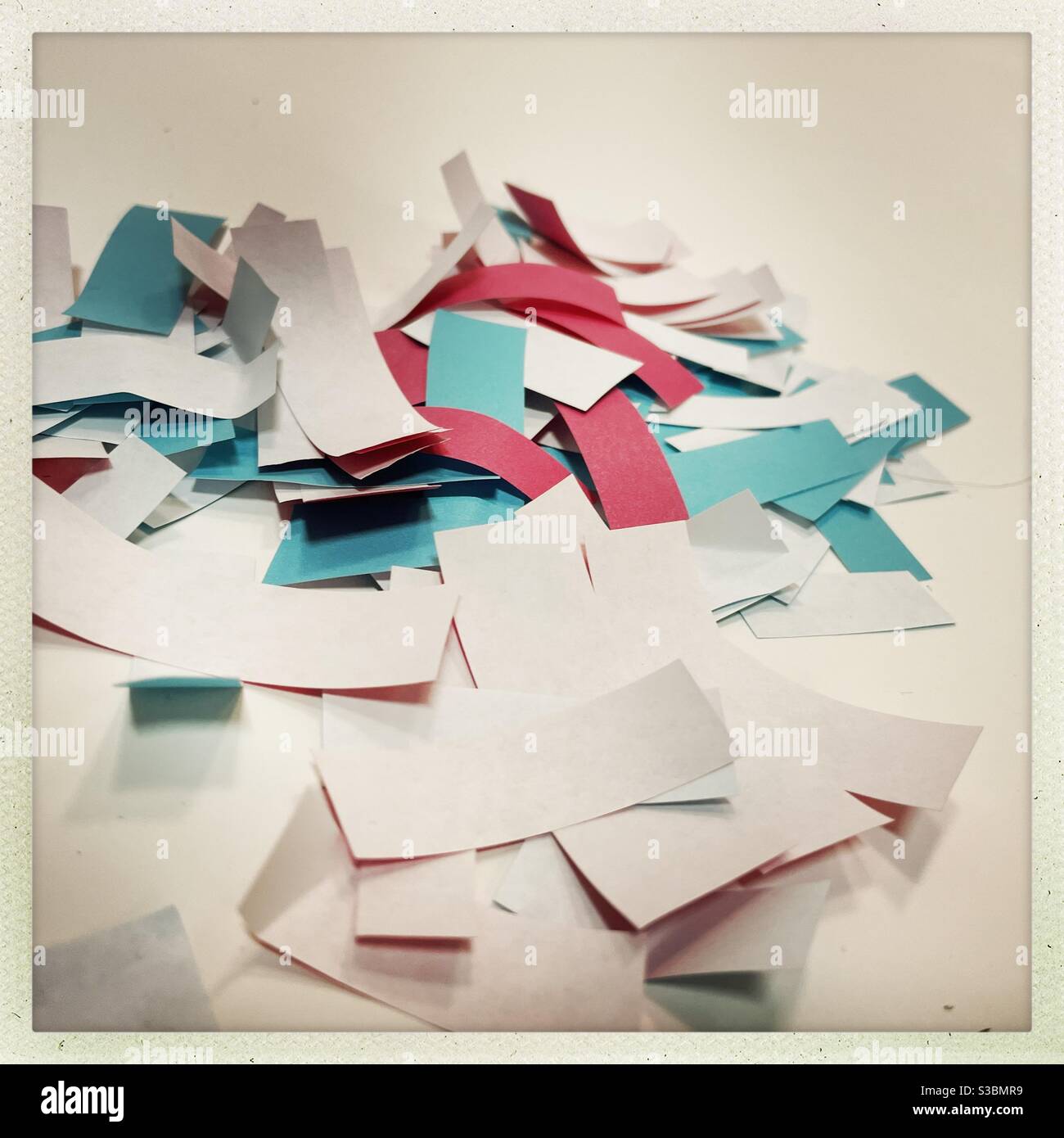 Confetti paper hi-res stock photography and images - Alamy